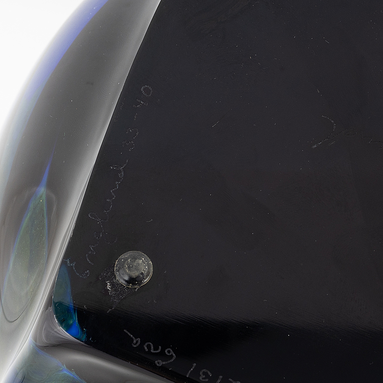 Eva Englund, a 'Poncho' vase, Orrefors Gallery, 33/40, 1990. - Bukowskis