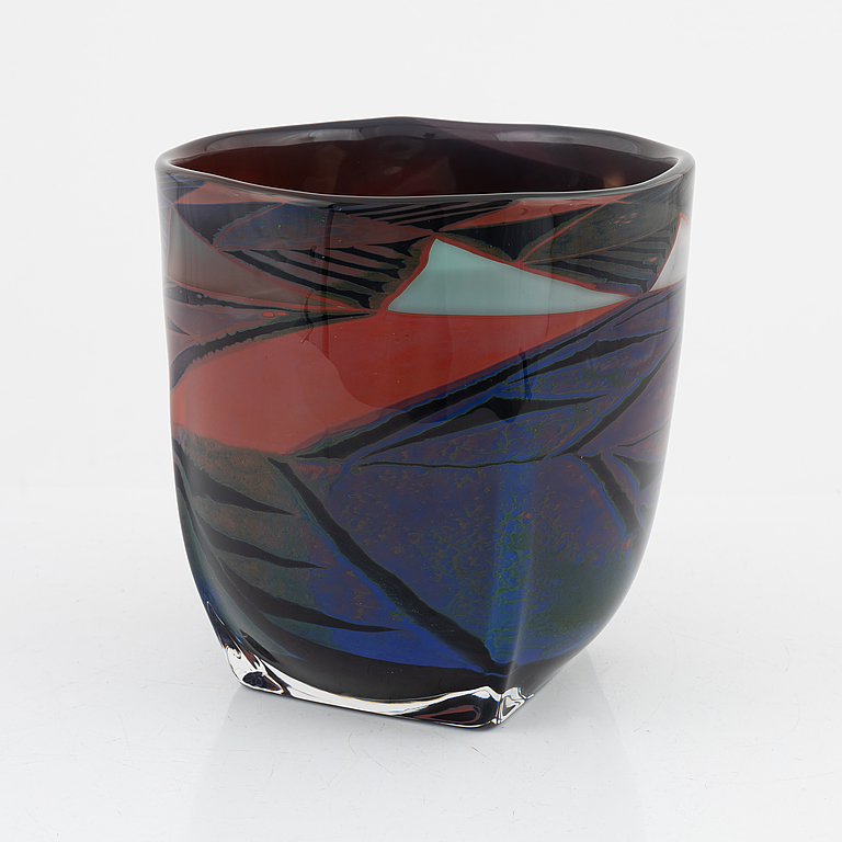 Eva Englund, a 'Poncho' vase, Orrefors Gallery, 33/40, 1990. - Bukowskis