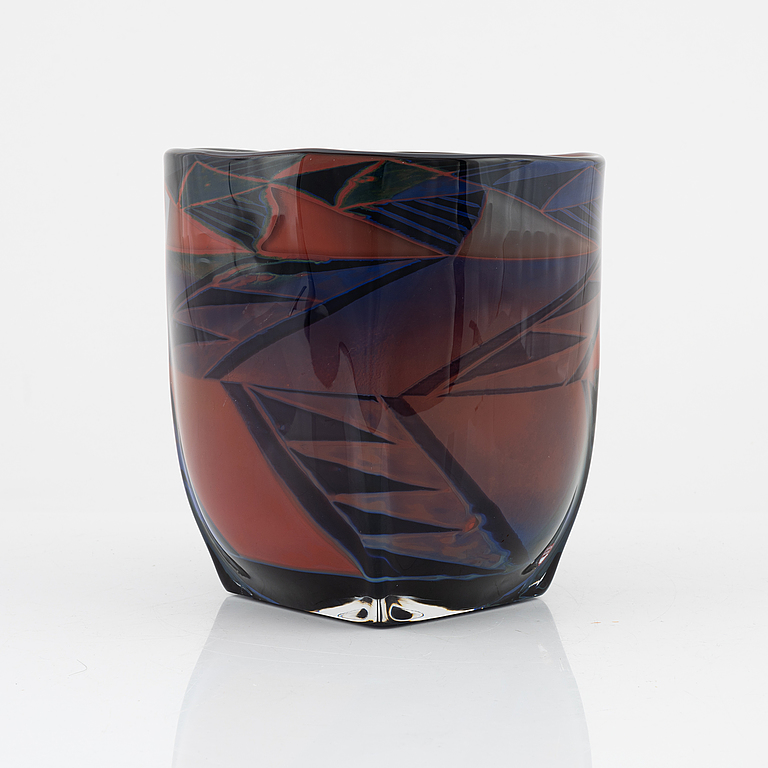 Eva Englund, a 'Poncho' vase, Orrefors Gallery, 33/40, 1990. - Bukowskis