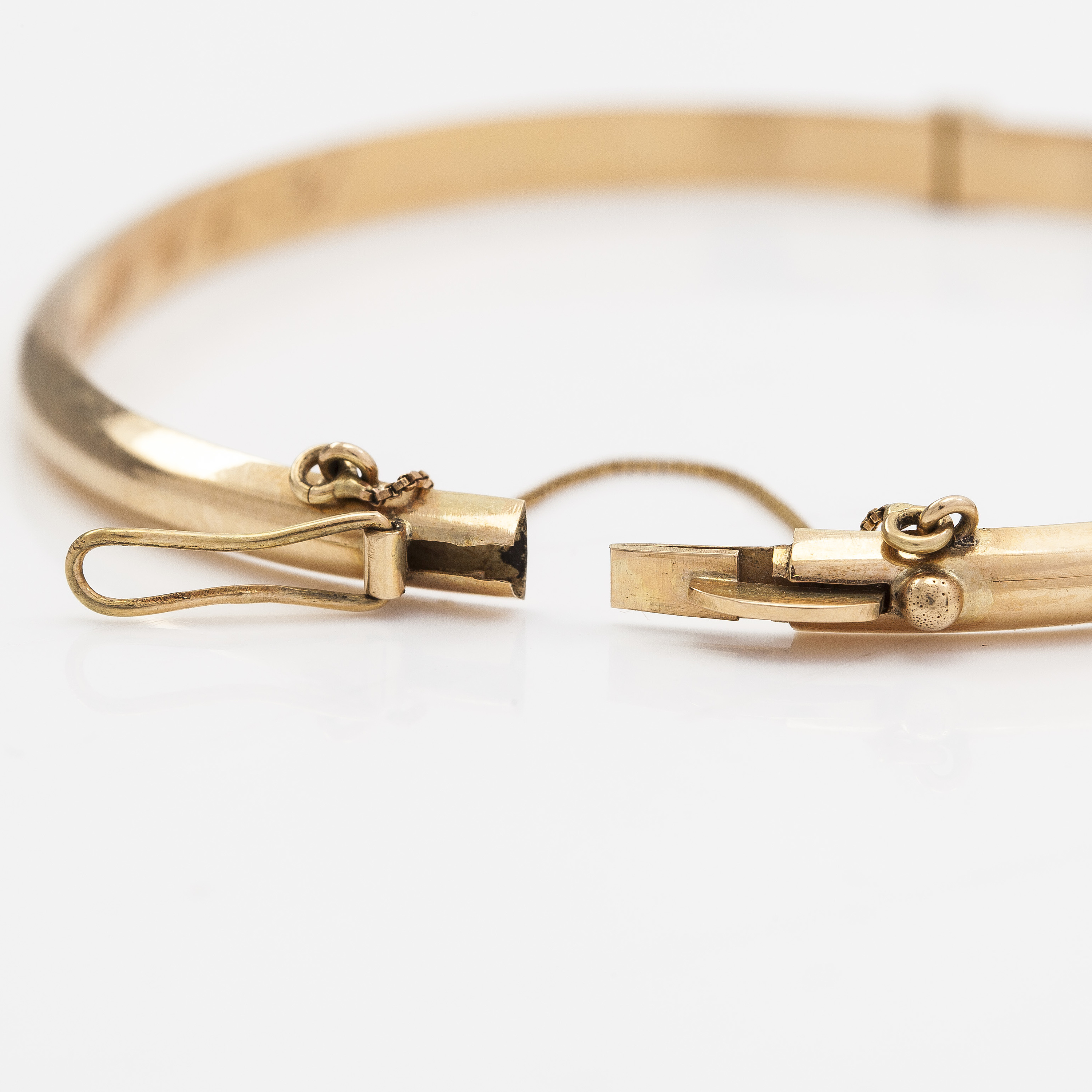 Armring, 14K guld, Ky Kari Rosti, Helsingfors 1994. - Bukowskis