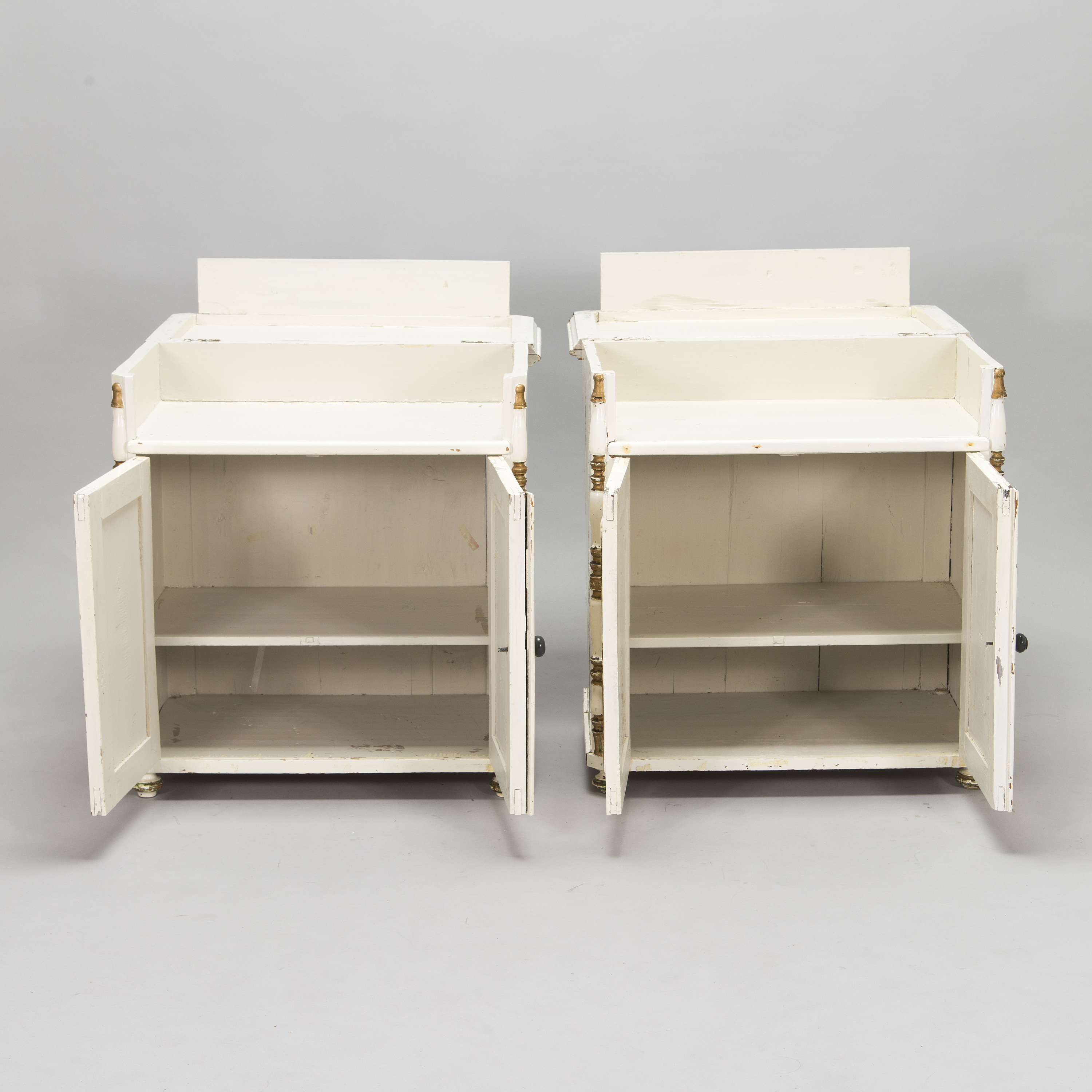 A late 19th century bedside tables/commodes. - Bukowskis