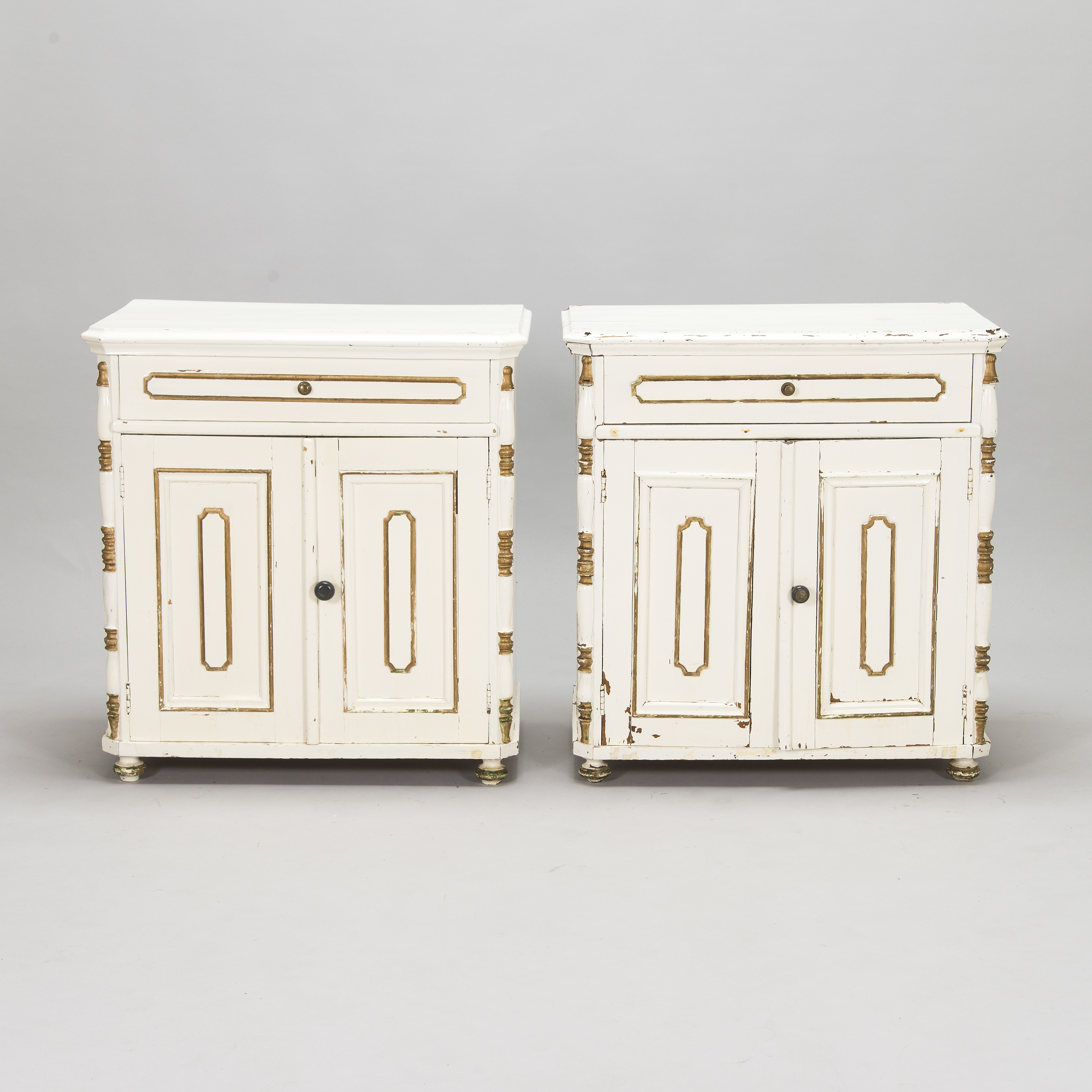 A late 19th century bedside tables/commodes. - Bukowskis