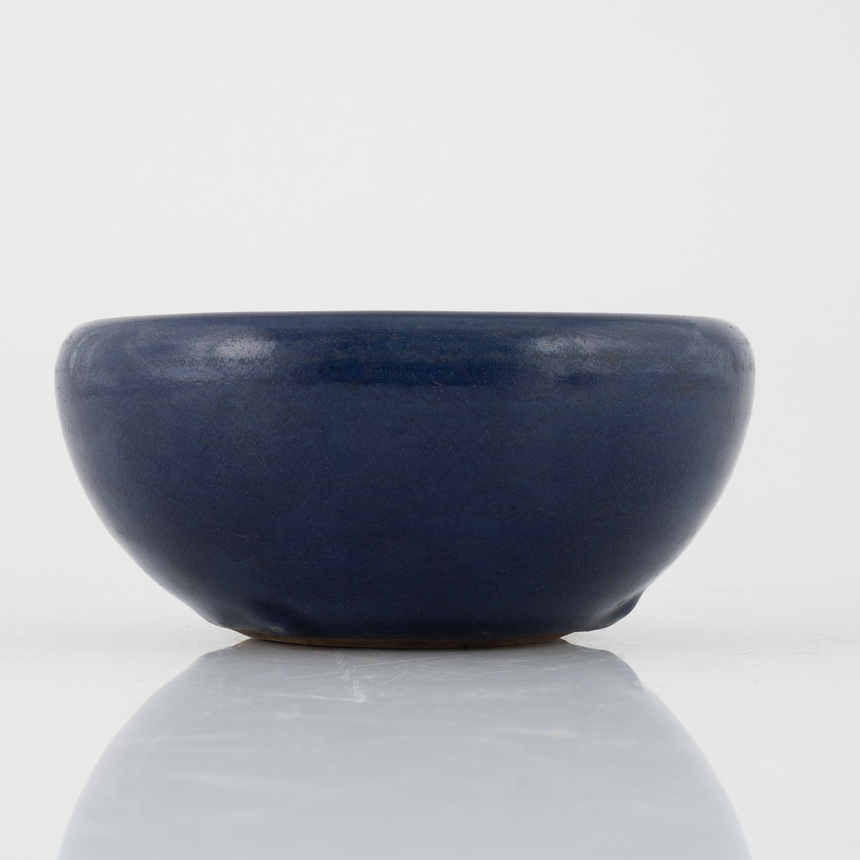 A Chinese Porcelain Blue Censer / Flower Pot, Qing Dynasty. - Bukowskis