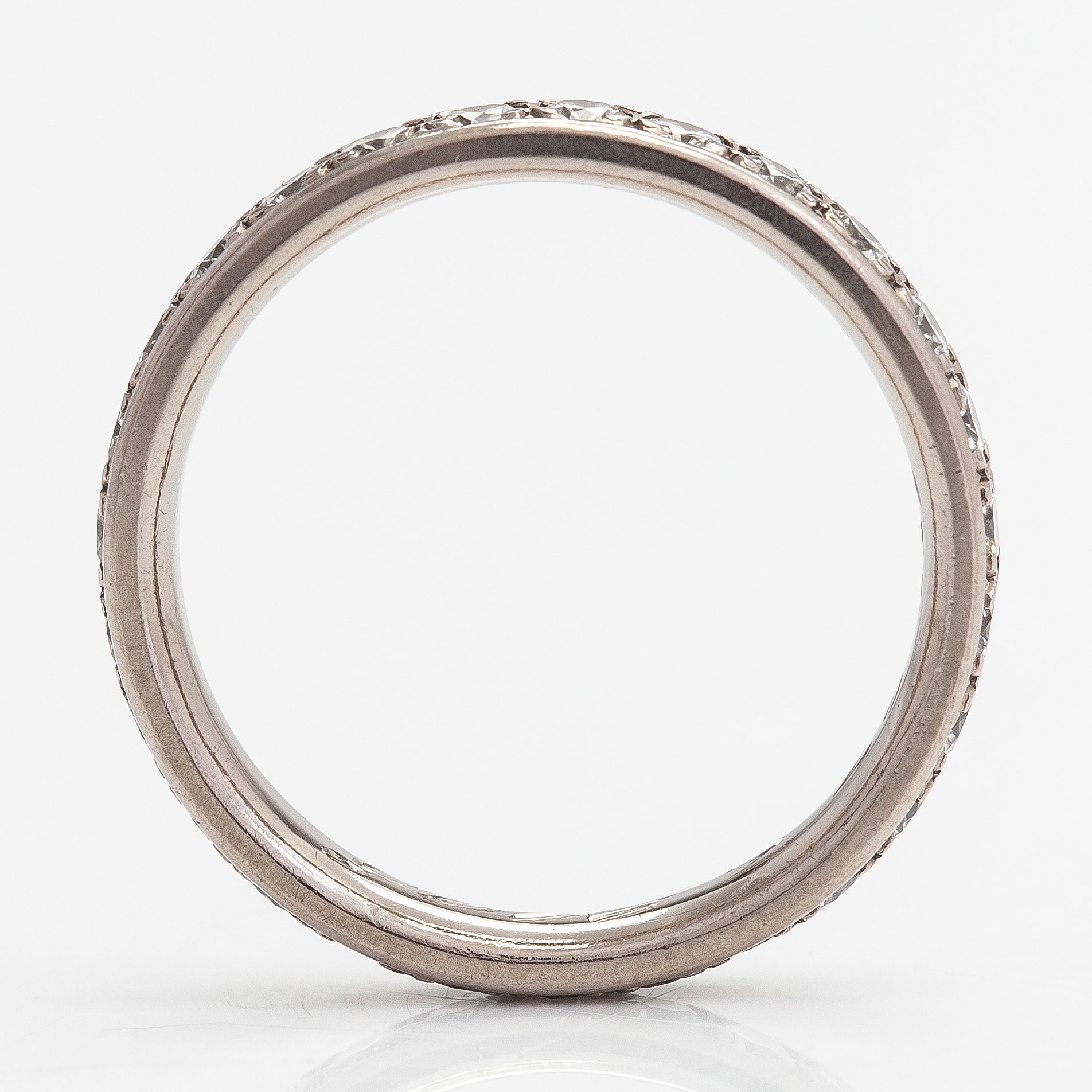 An 18K palladium white gold eternity ring with brilliant cut diamonds ...