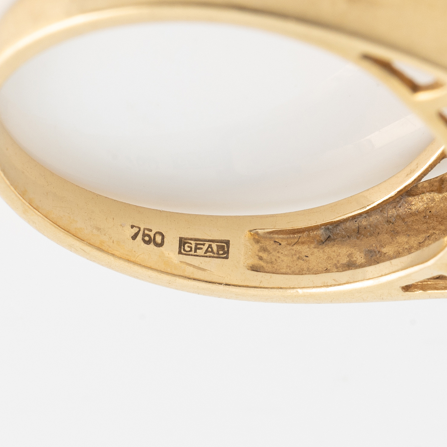 Ring 18K guld med runda briljantslipade diamanter. - Bukowskis