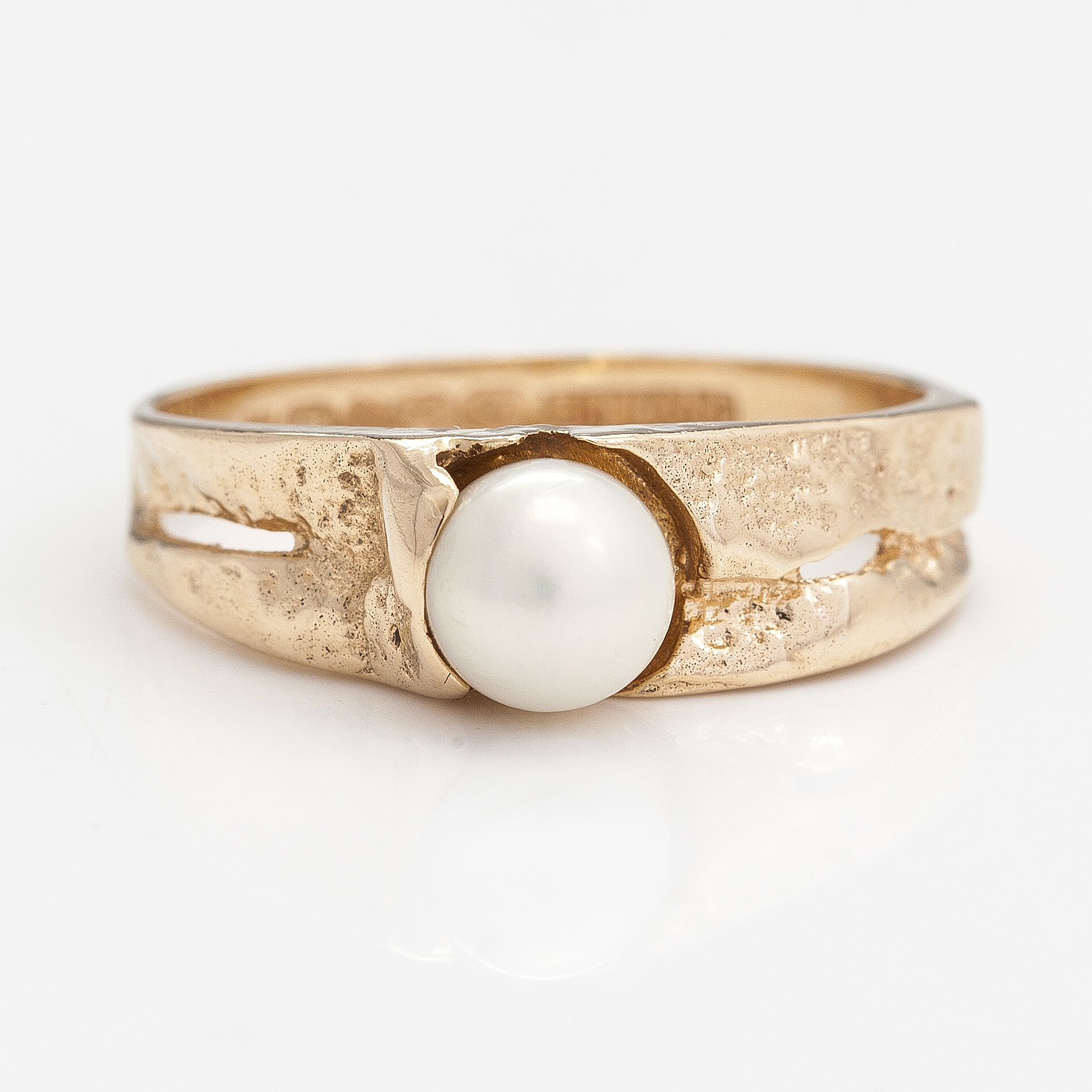Björn Weckström, a 14K gold ring 'Polar Spring' with a cultured pearl ...