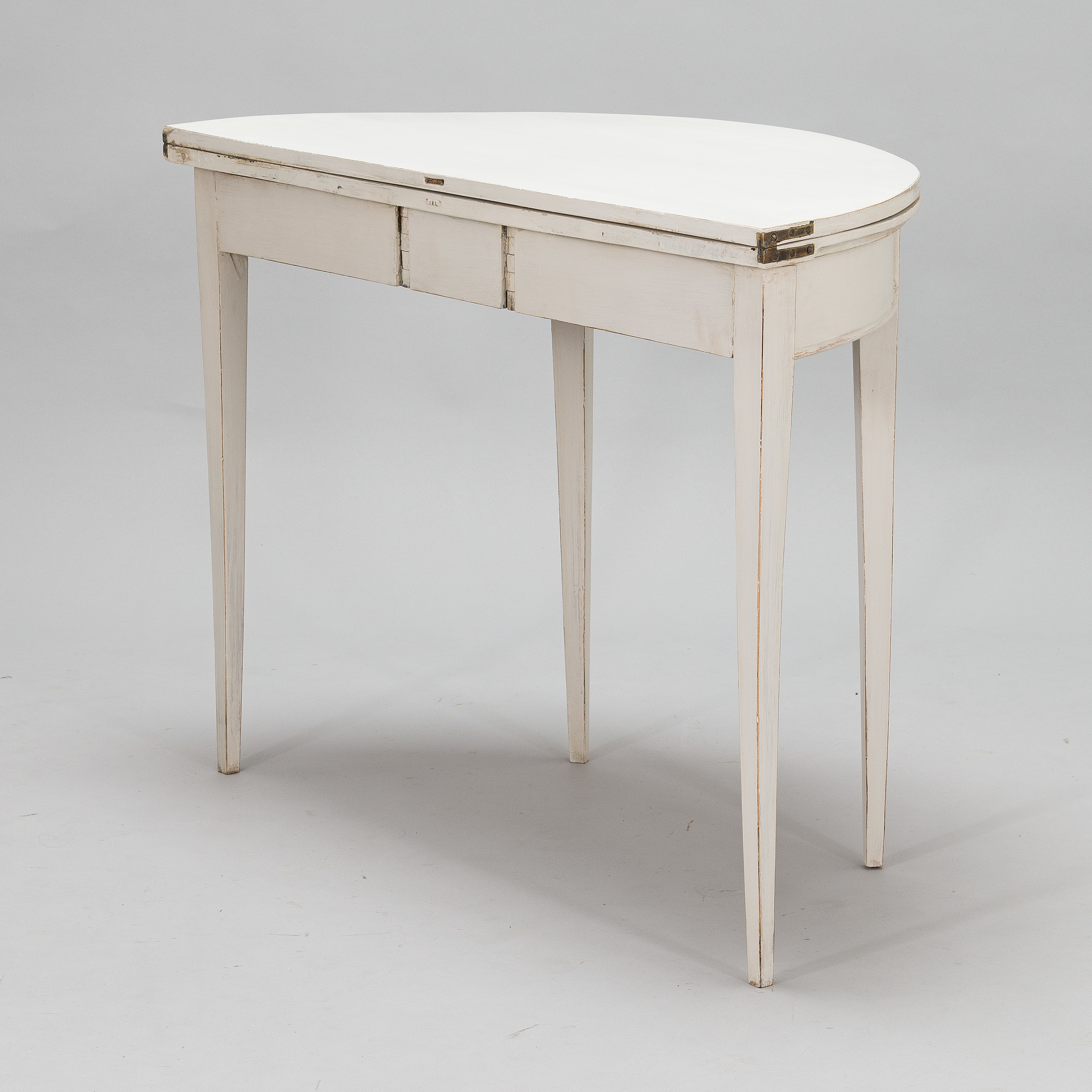 Pöytä, ns. puolikuu-pöytä, 1800-luvun jälkipuolisko. - Bukowskis