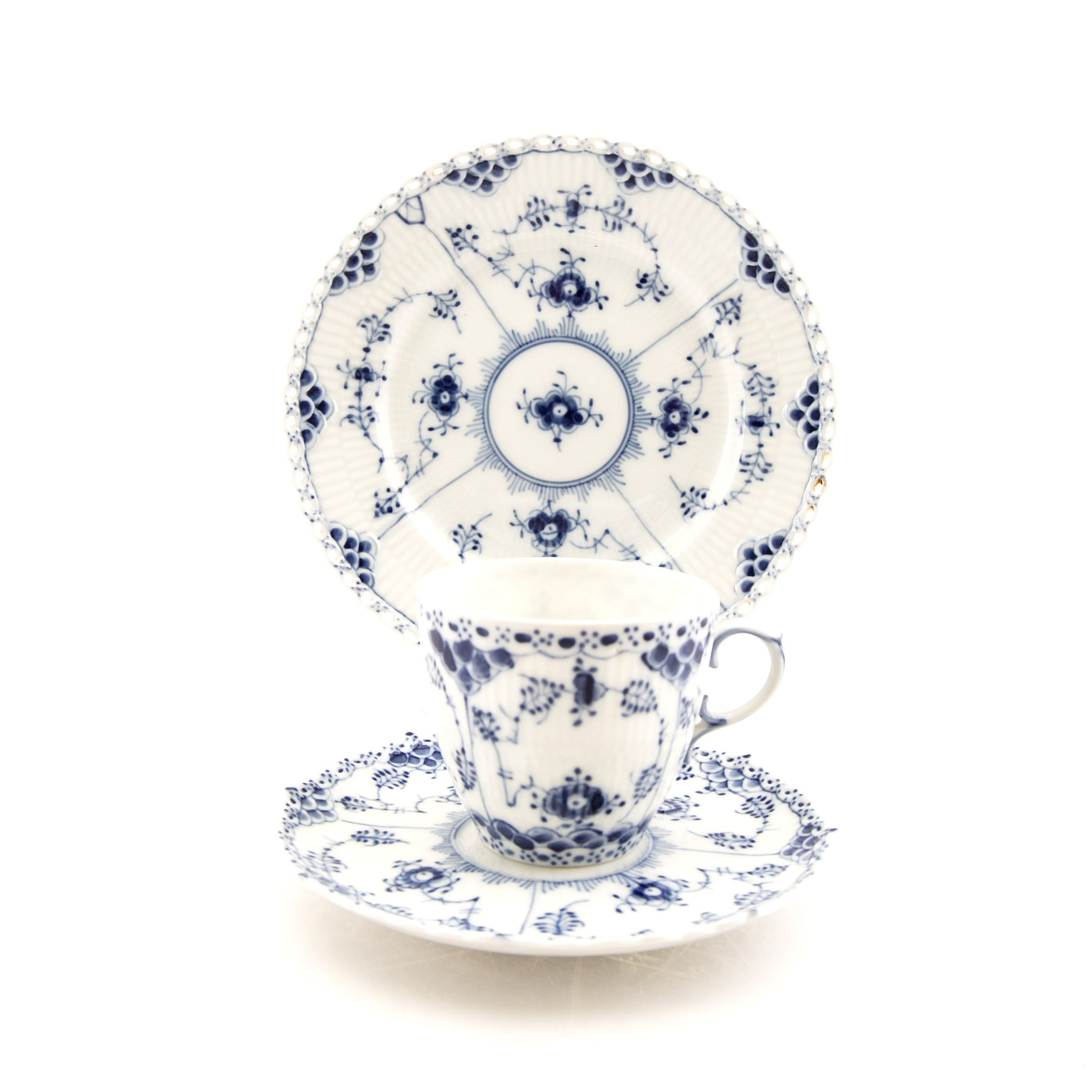 Royal Copenhagen, a 33-piece 'Musselmalet' porcelain coffee service ...