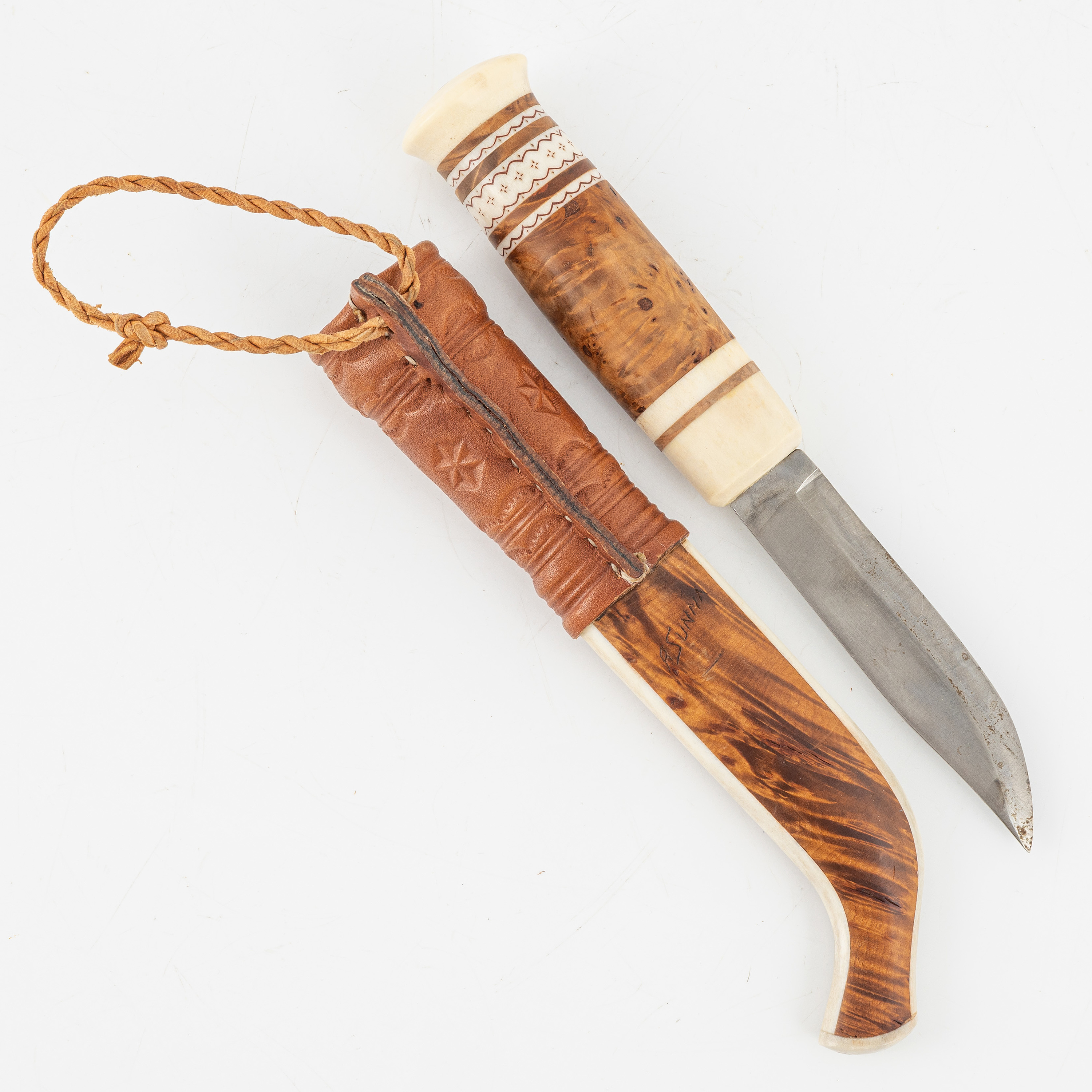 Anders Sunna, a reindeer horn knife, signed. - Bukowskis