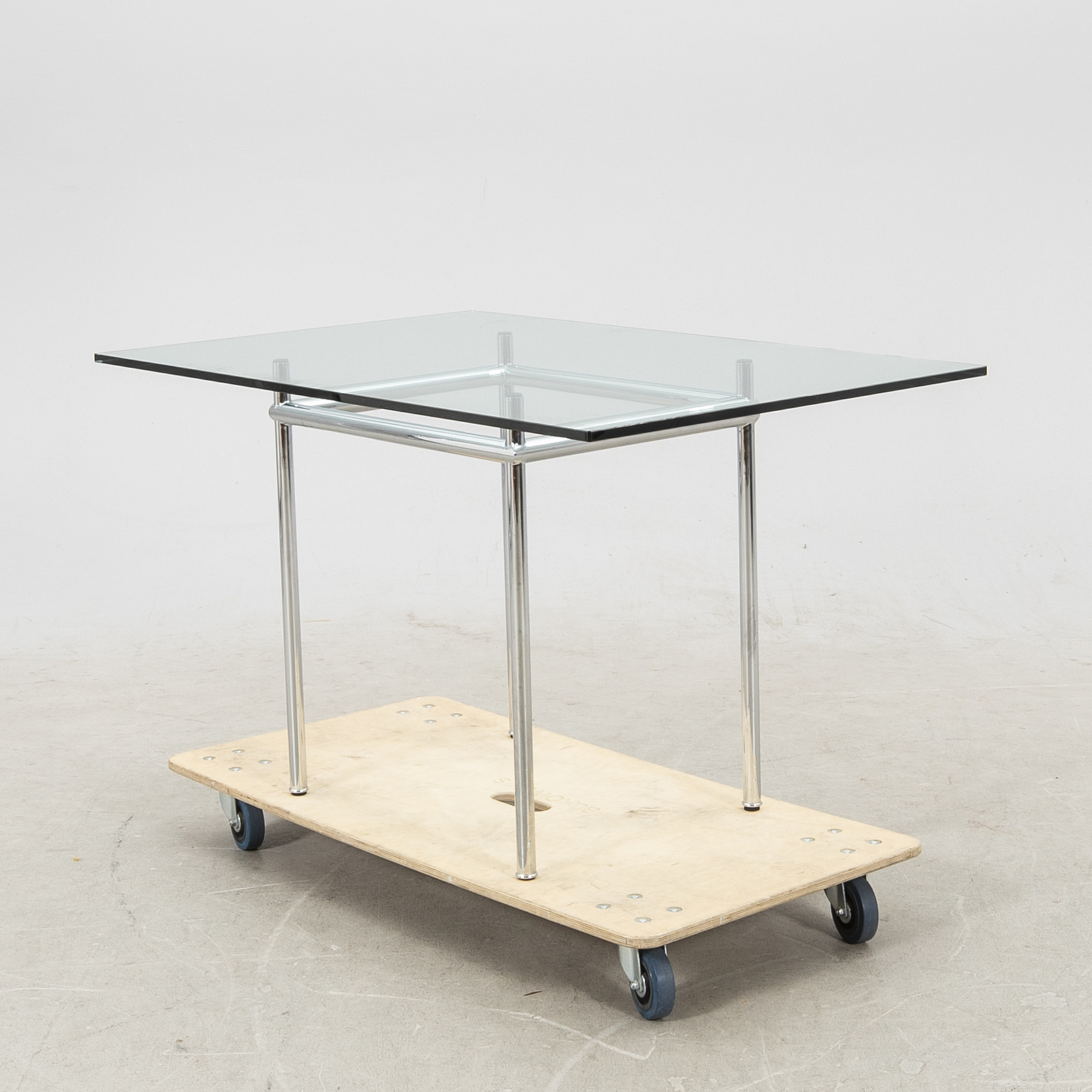Le Corbusier, bord, "LC12", Cassina, Italien. - Bukowskis