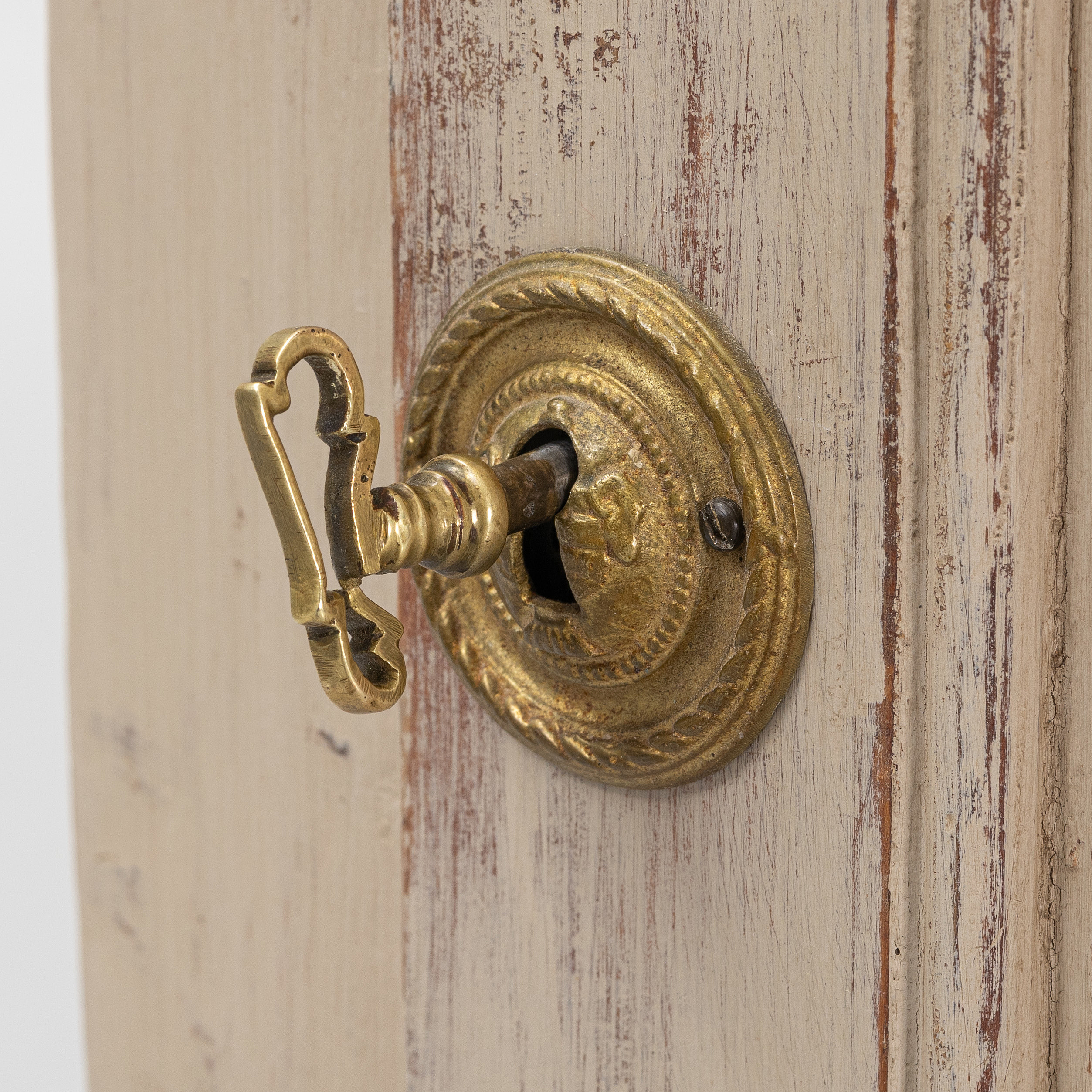 Hörnskåp, gustaviansk stil, 1800-tal. - Bukowskis