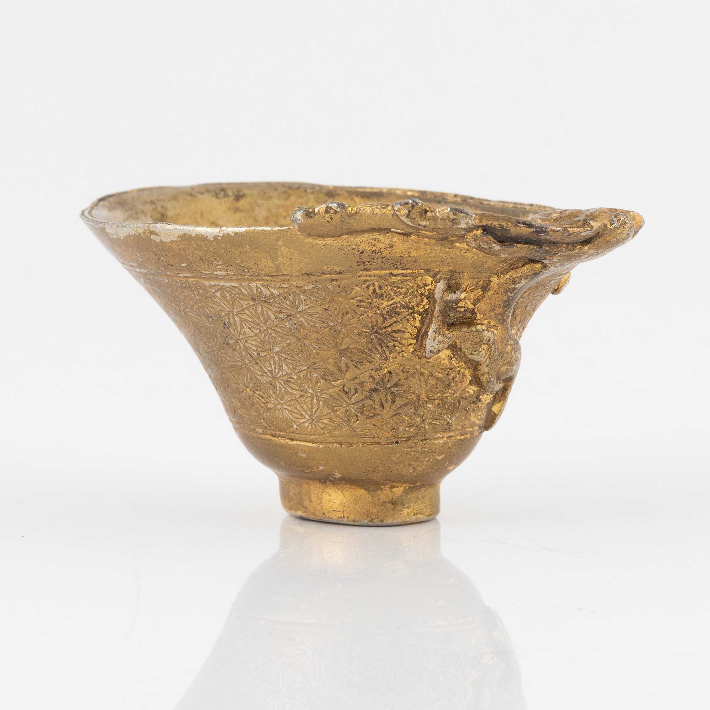 A gilt bronze libation cup, China, presumably 20th Century. - Bukowskis