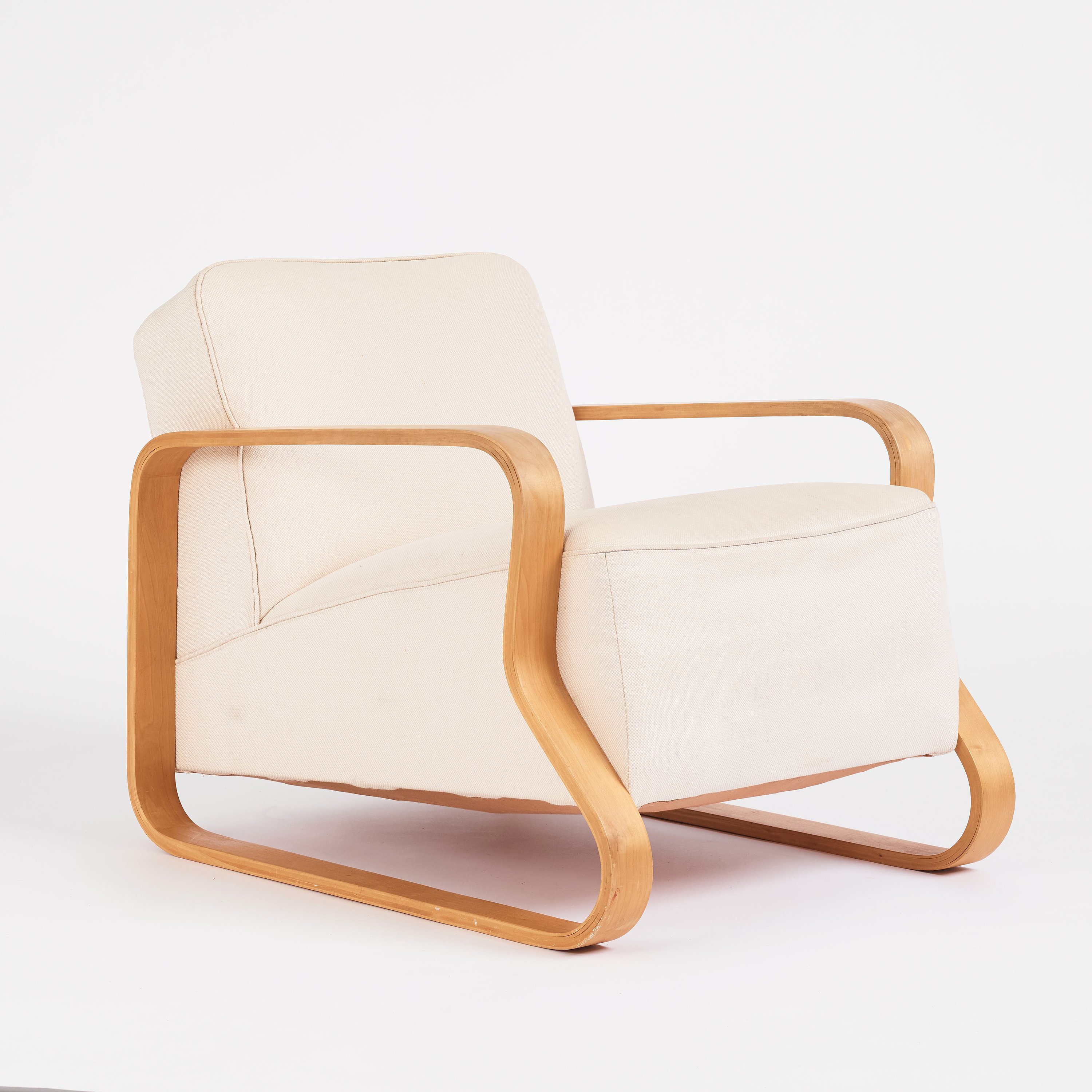 Alvar Aalto, 'Padded Paimio model 44' easy chair, Huonekalu-ja ...