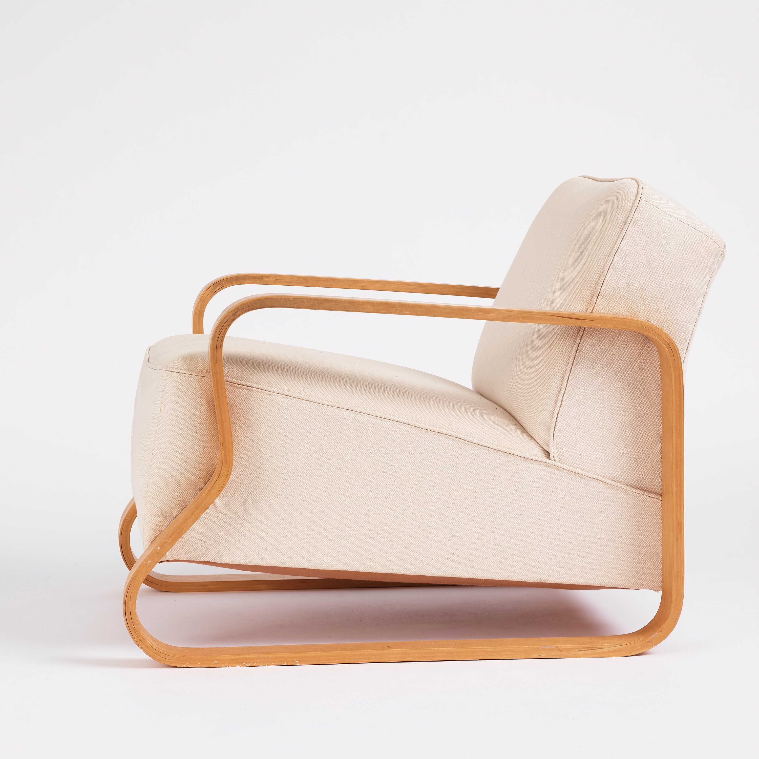 Alvar Aalto, 'Padded Paimio model 44' easy chair, Huonekalu-ja ...