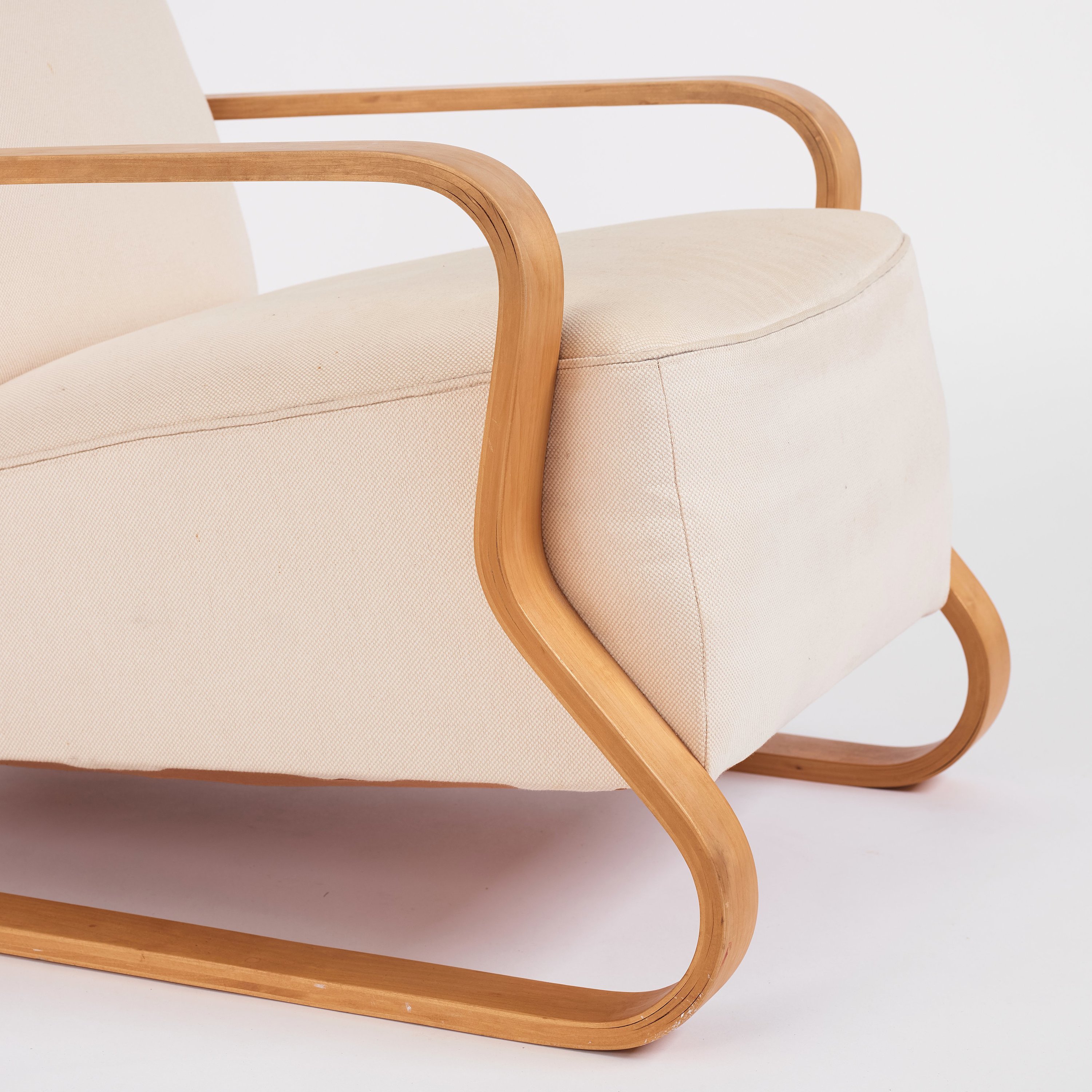 Alvar Aalto, 'Padded Paimio model 44' easy chair, Huonekalu-ja ...