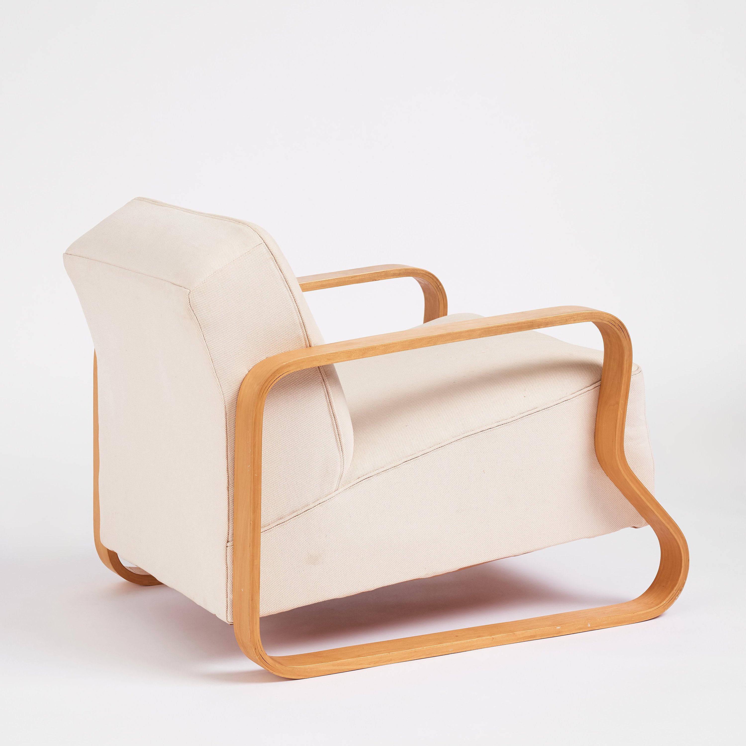 Alvar Aalto, 'Padded Paimio model 44' easy chair, Huonekalu-ja ...