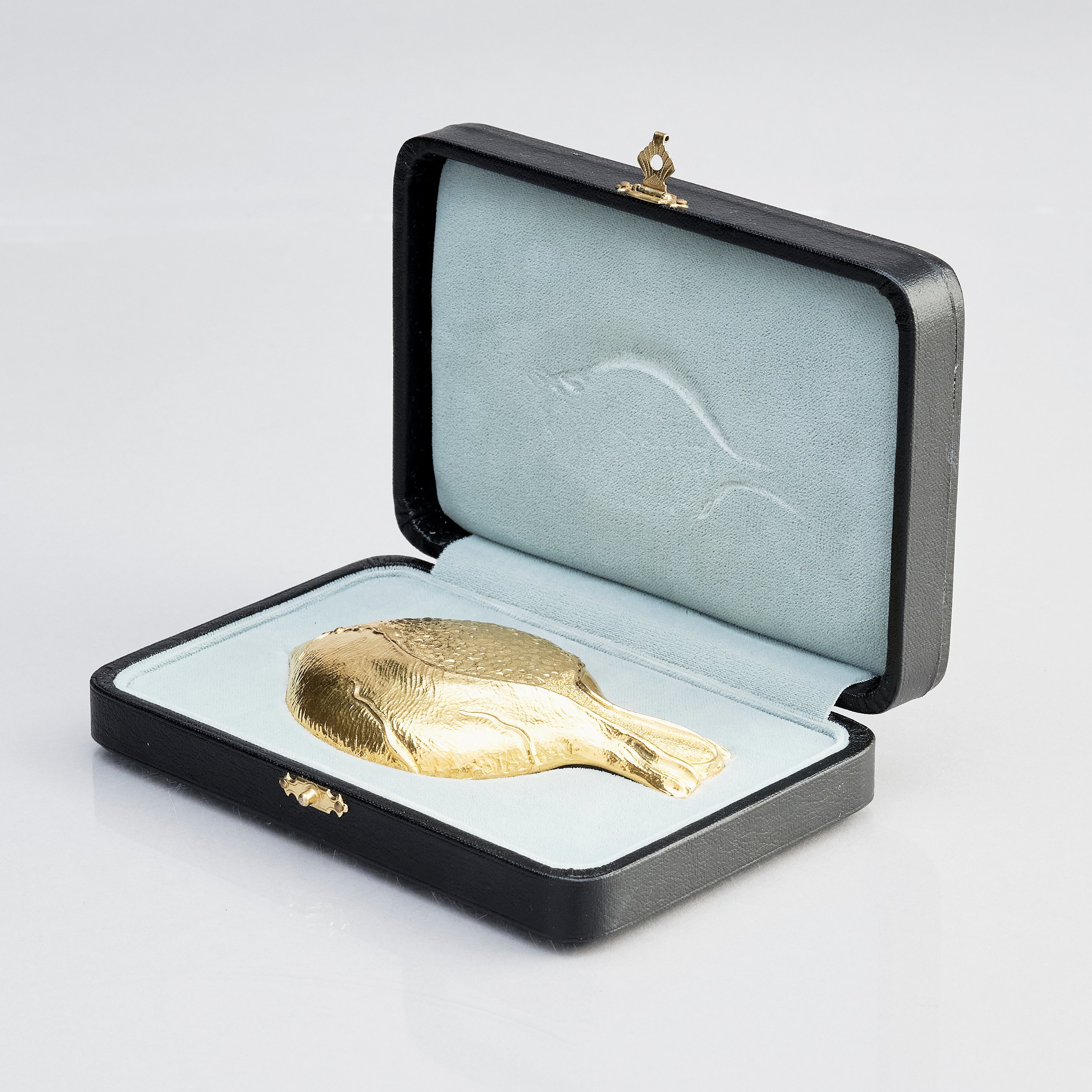 Olle Ohlsson, dosa, Stockholm 1978, 20K guld, insats 18K vitguld. - Bukowskis