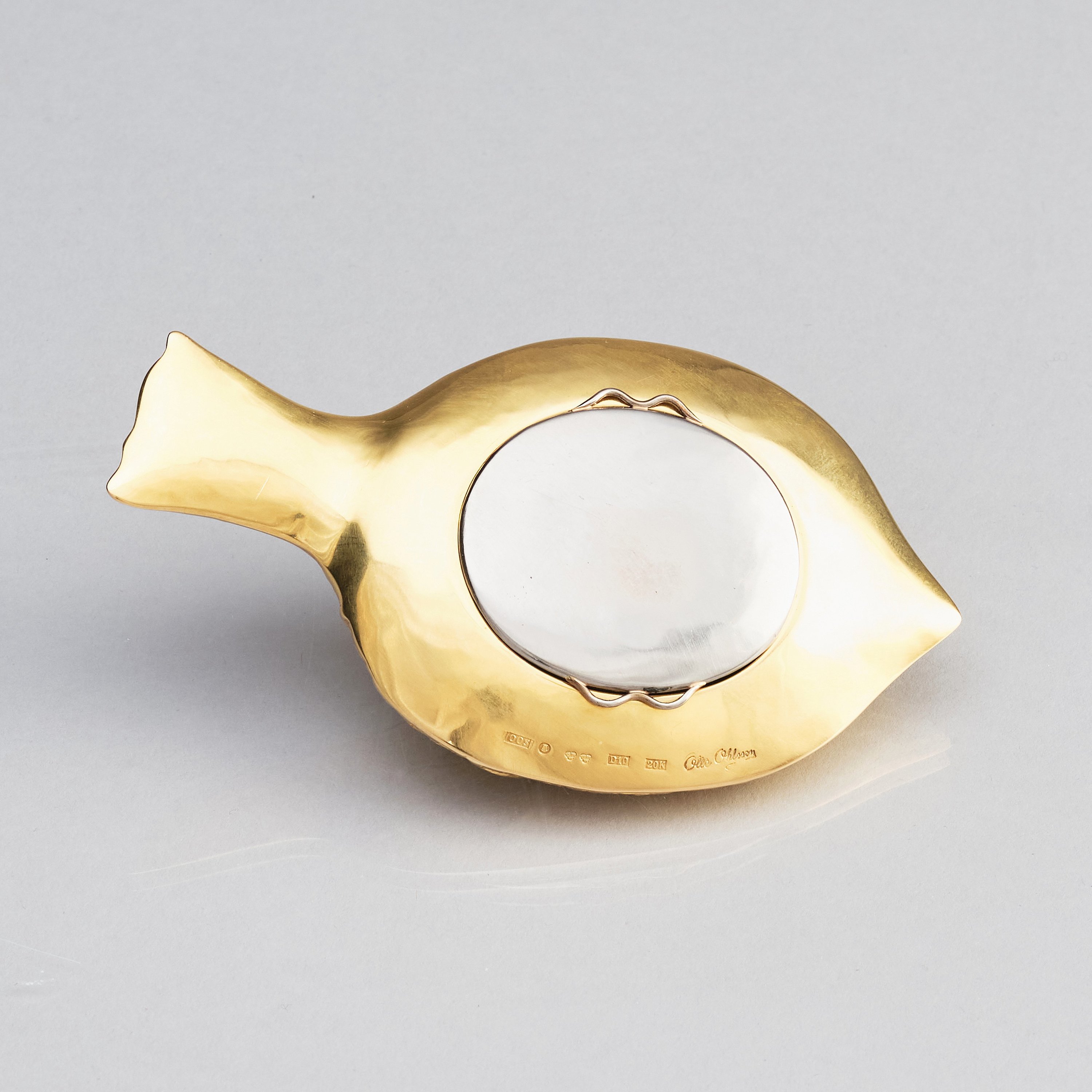 Olle Ohlsson, a 20K gold box, Stockholm 1978, part of it in 18K white gold. - Bukowskis