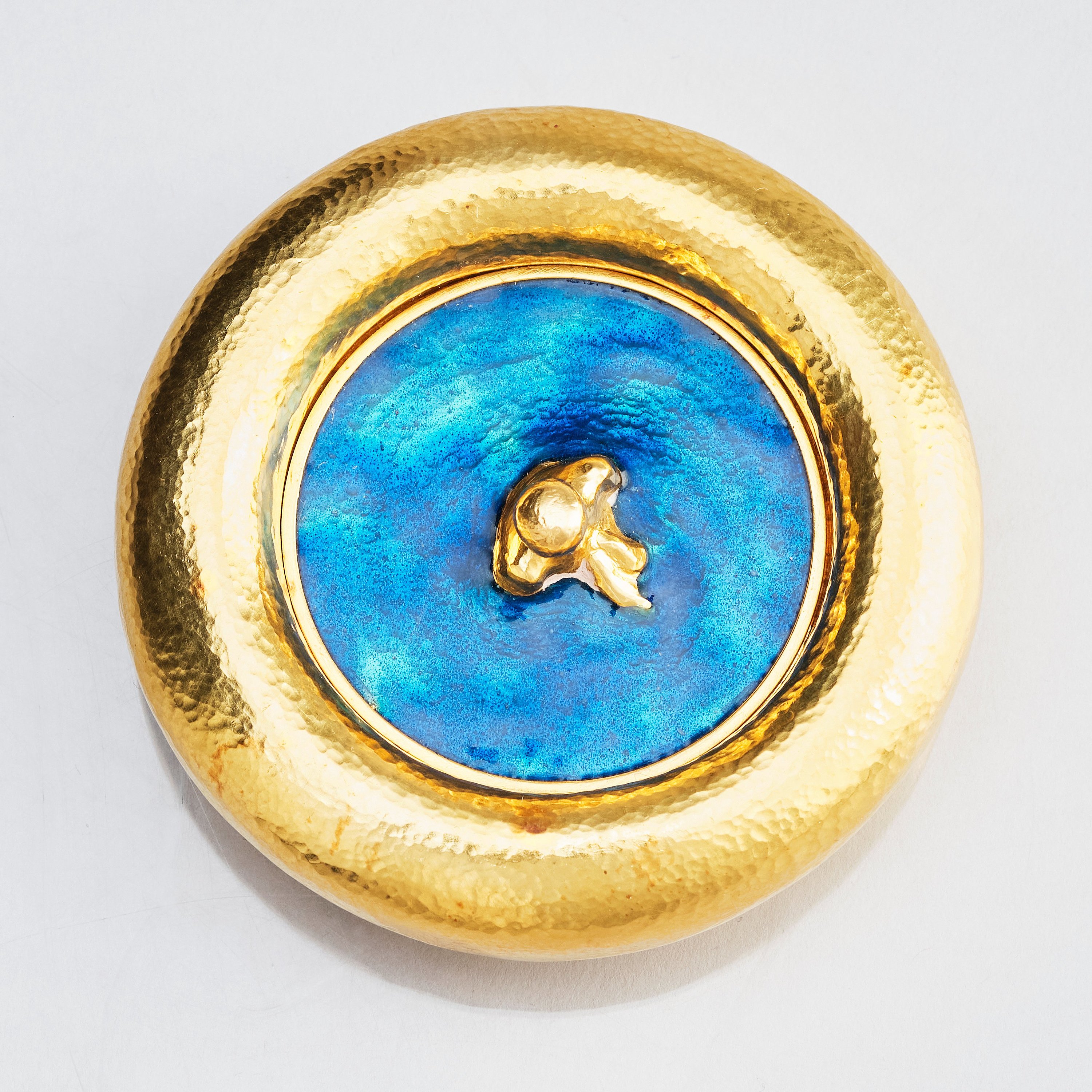 Olle Ohlsson, an 18K gold and enamel sculpture, Stockholm 1977. - Bukowskis