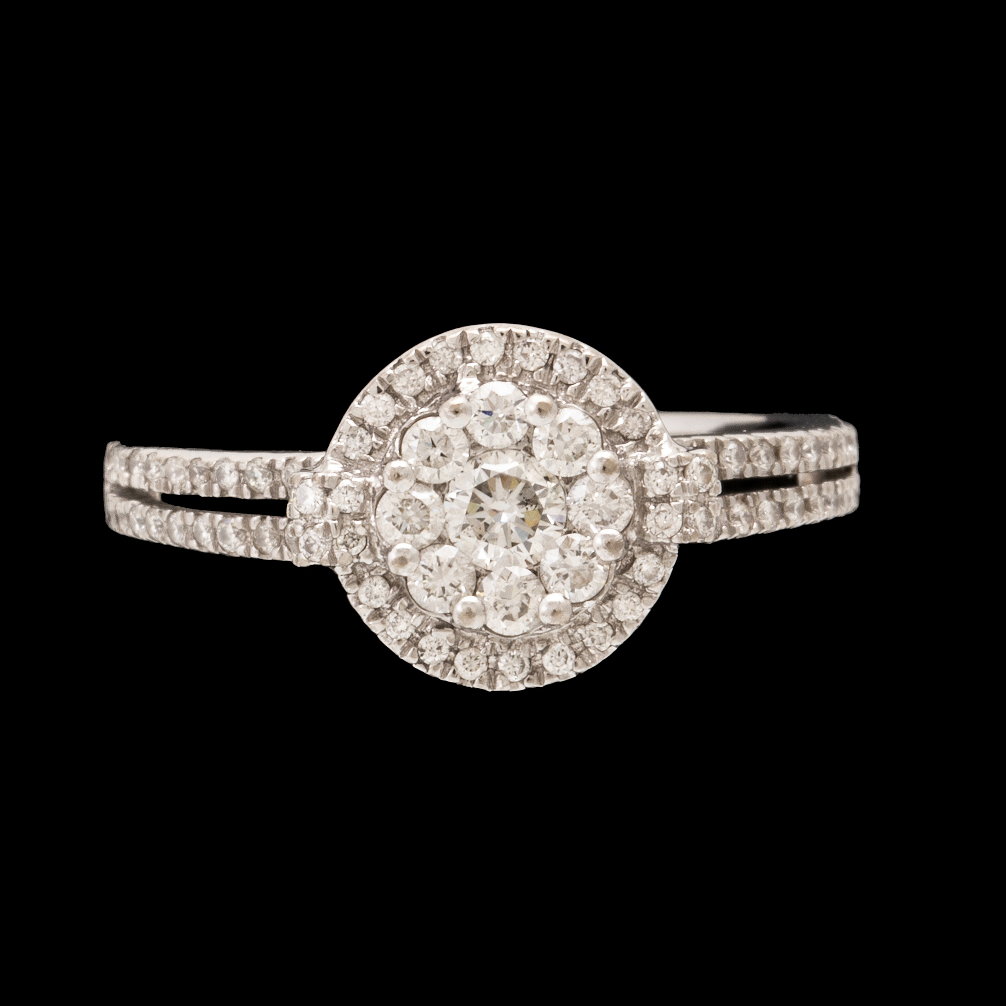 Ring 18K vitguld med runda briljantslipade diamanter. - Bukowskis