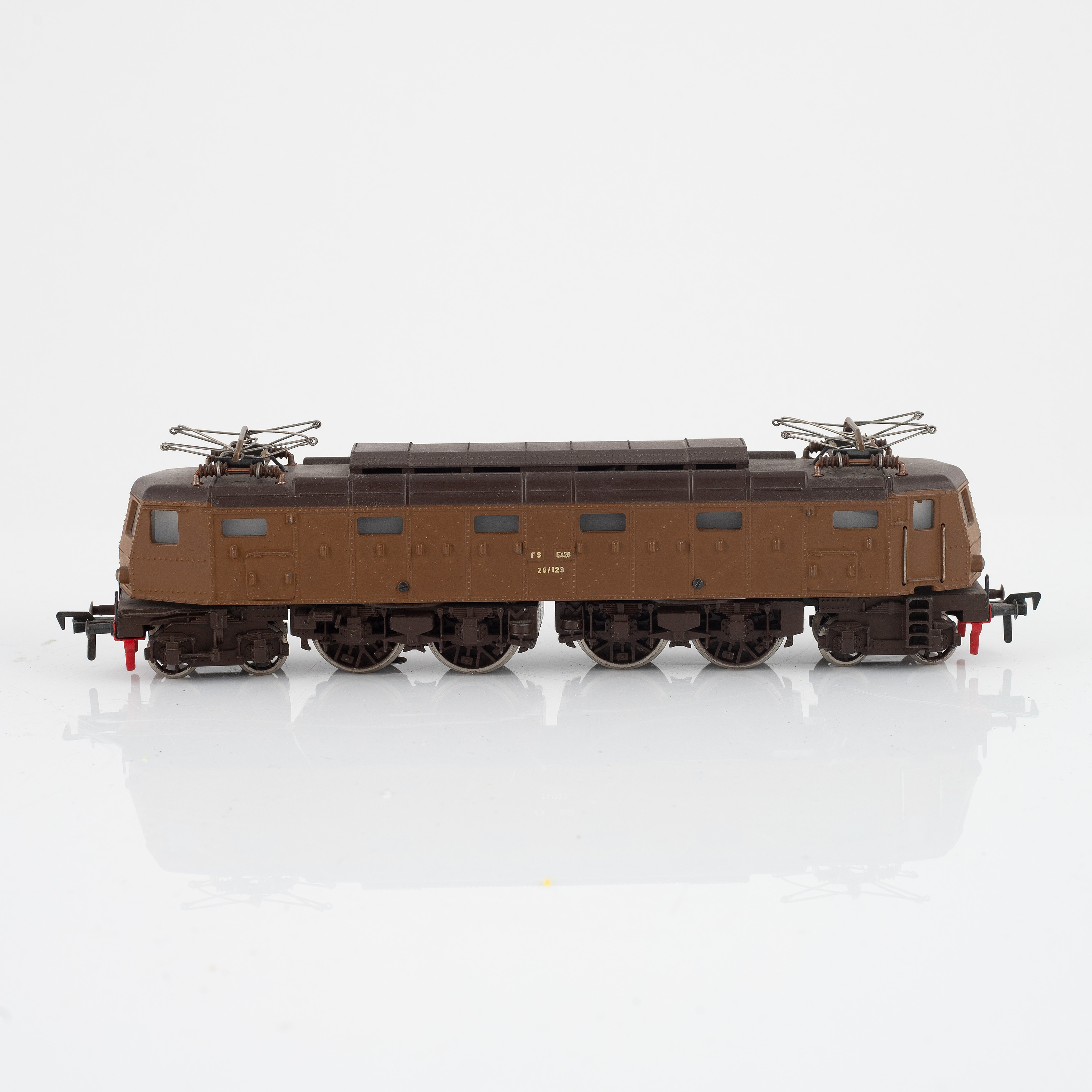 Fleischmann,two scale model locomotives, gauge H0. - Bukowskis