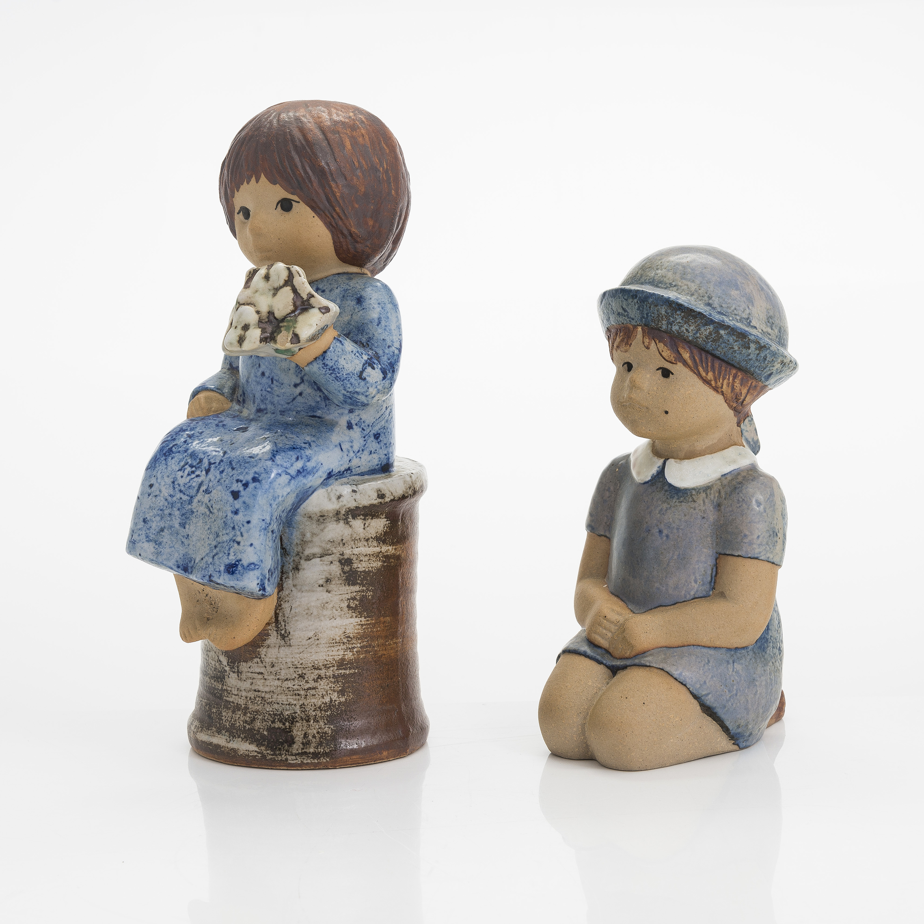 Lisa Larson, a set of two stoneware figurines for Gustavsberg. - Bukowskis
