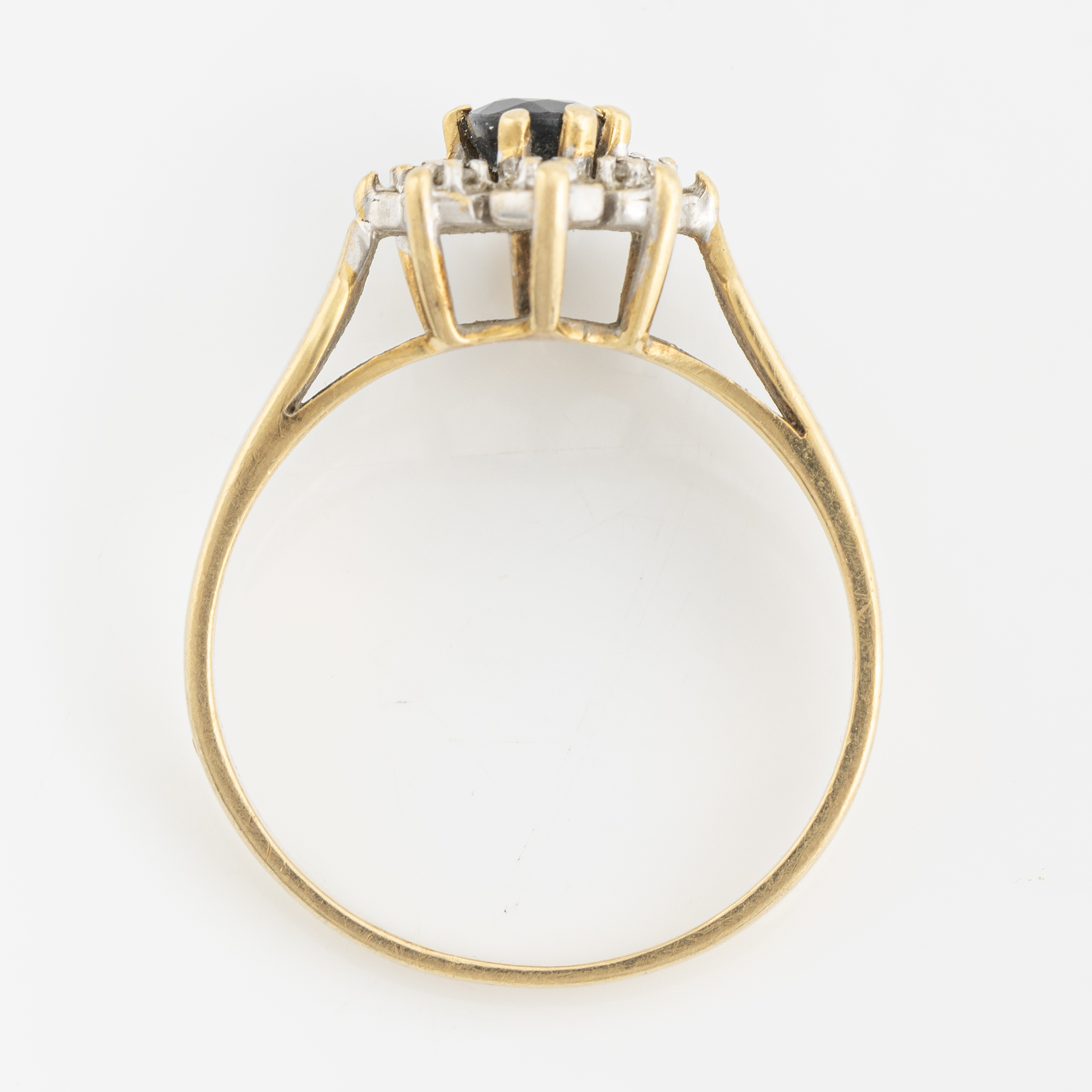 Ring with sapphire and octagonal cut diamonds. - Bukowskis