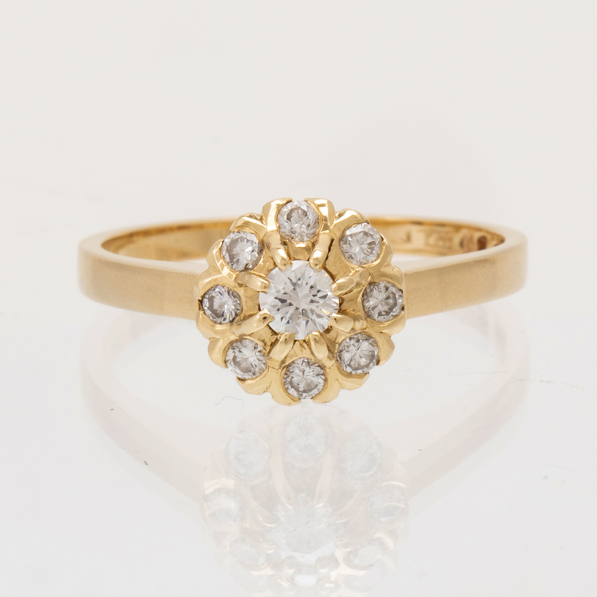 Ring Carmosé 18K guld med runda briljantslipade diamanter. - Bukowskis