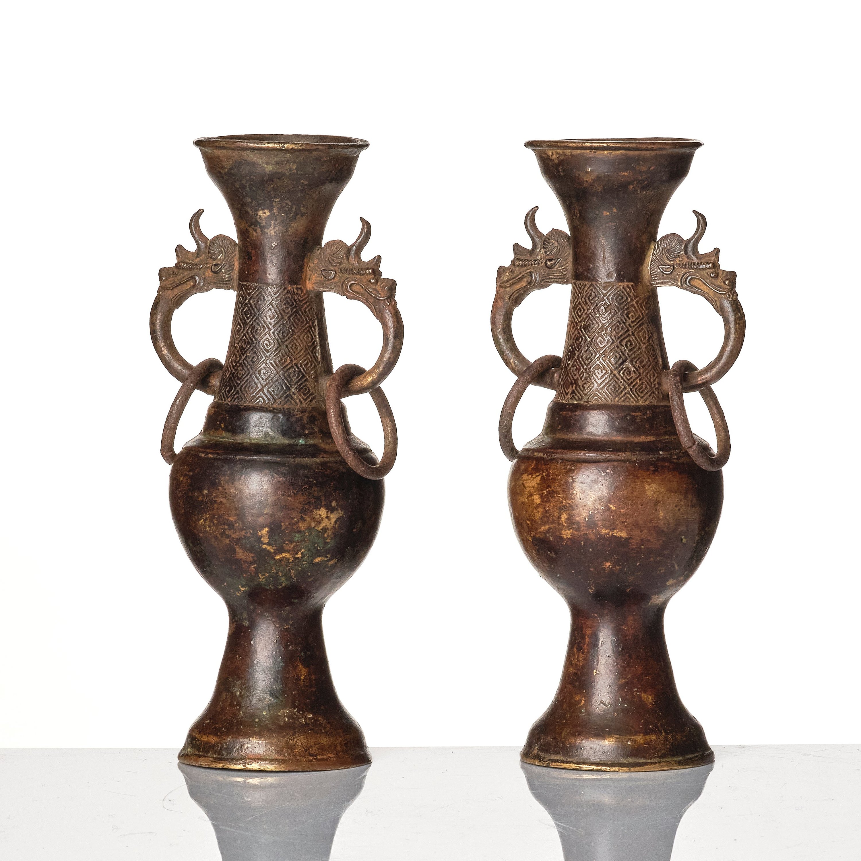 A pair of bronze altar vases, Ming dynasty (1368-1644). - Bukowskis