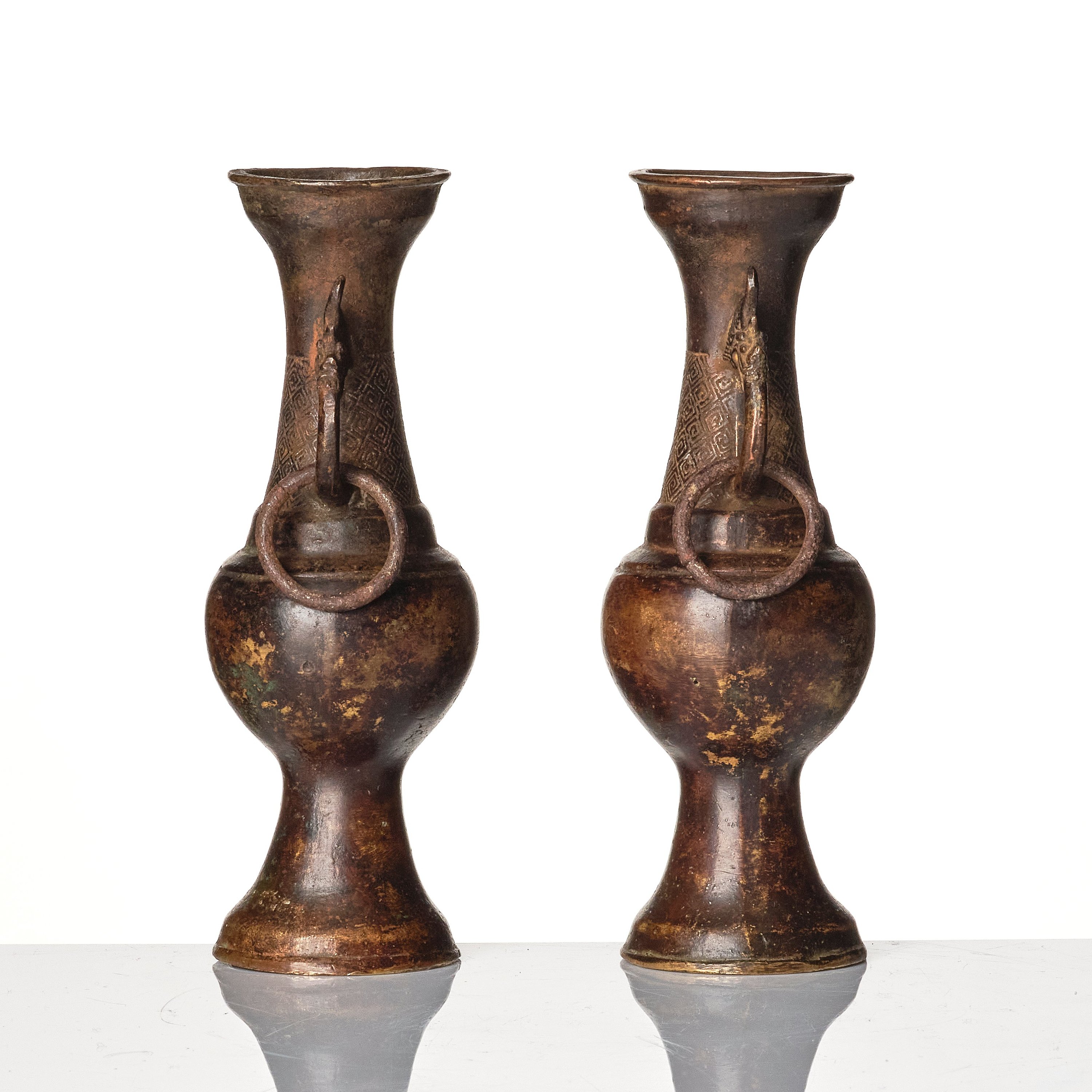 A pair of bronze altar vases, Ming dynasty (1368-1644). - Bukowskis
