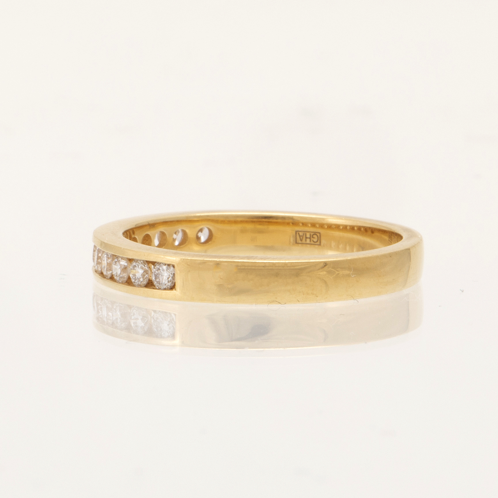 Ring halvallians 18K guld med runda briljantslipade diamanter. - Bukowskis