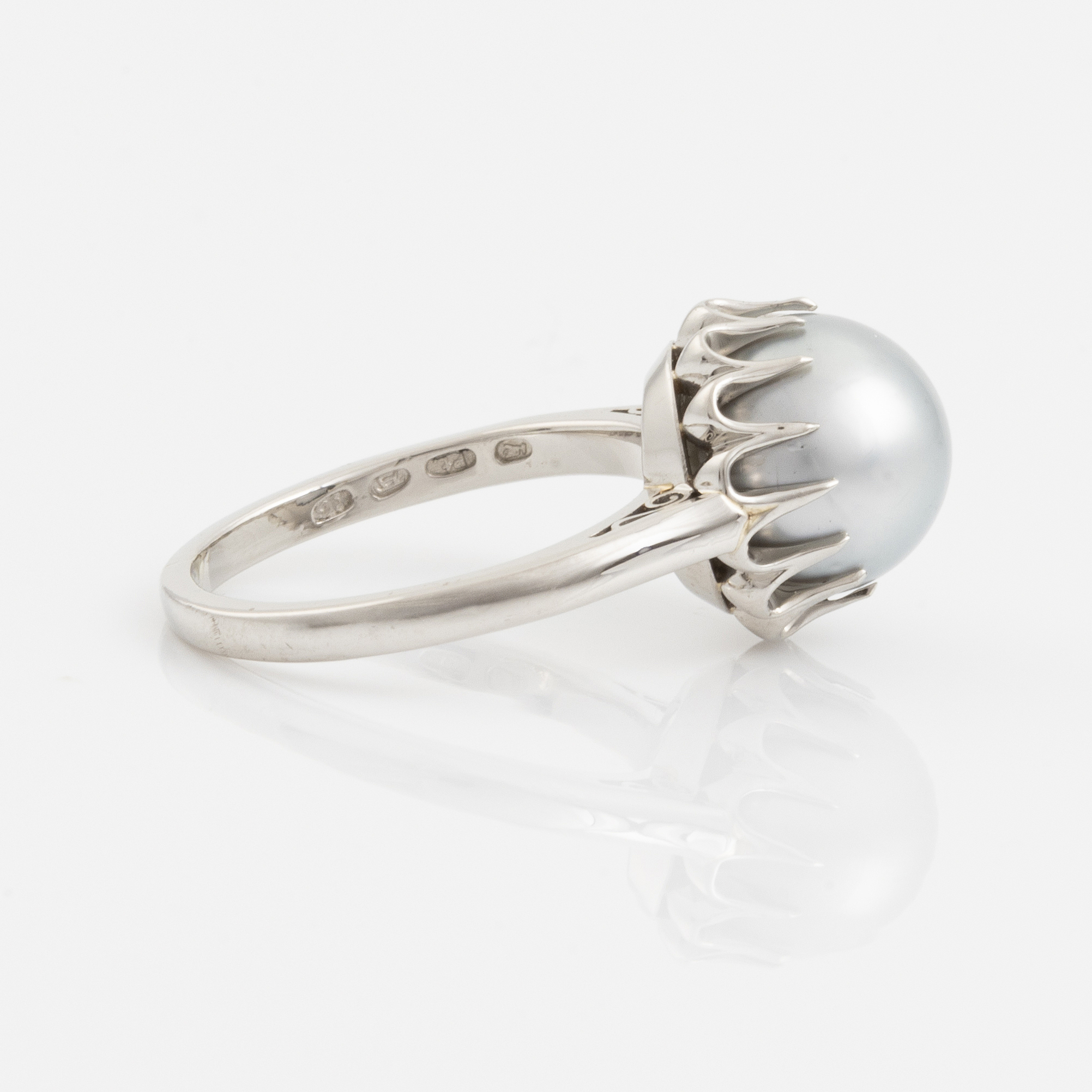Ring with cultured Tahitian pearl. - Bukowskis