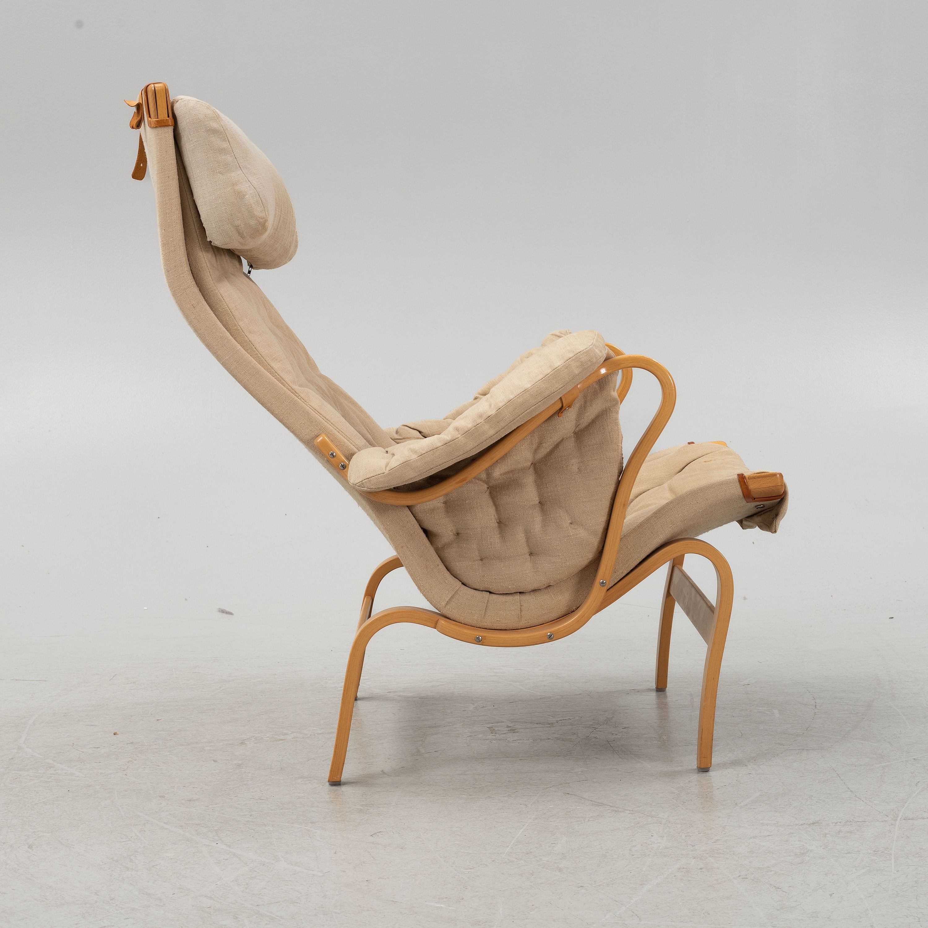 Bruno Mathsson, fåtölj, "Pernilla", DUX. - Bukowskis