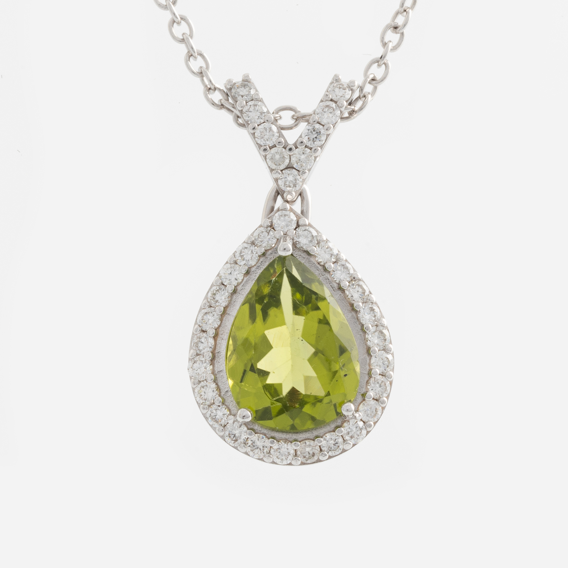 Necklace with pear-shaped peridot and brilliant-cut diamonds. - Bukowskis