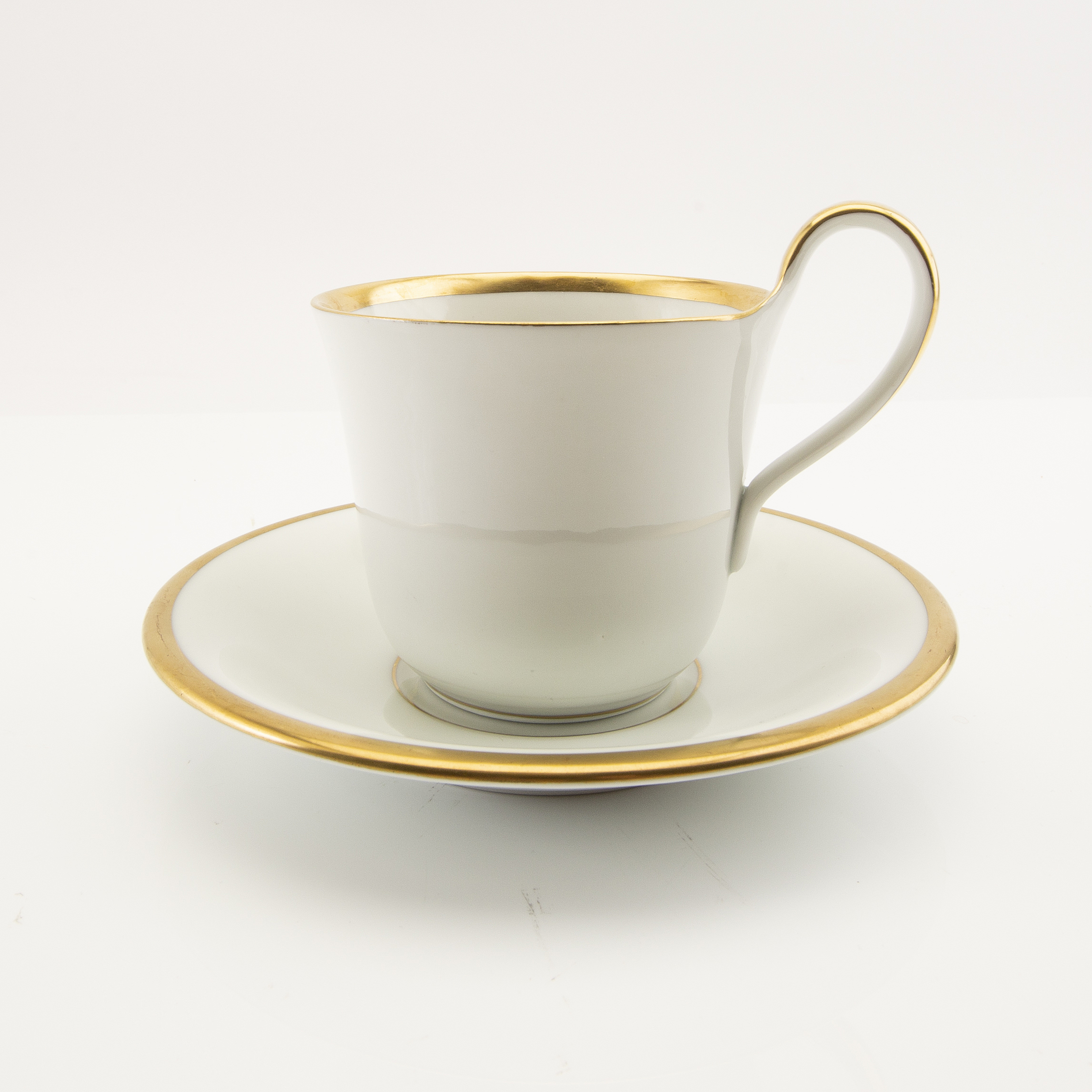 Tekoppar med fat 6 st Bing & Grondahl porslin. - Bukowskis