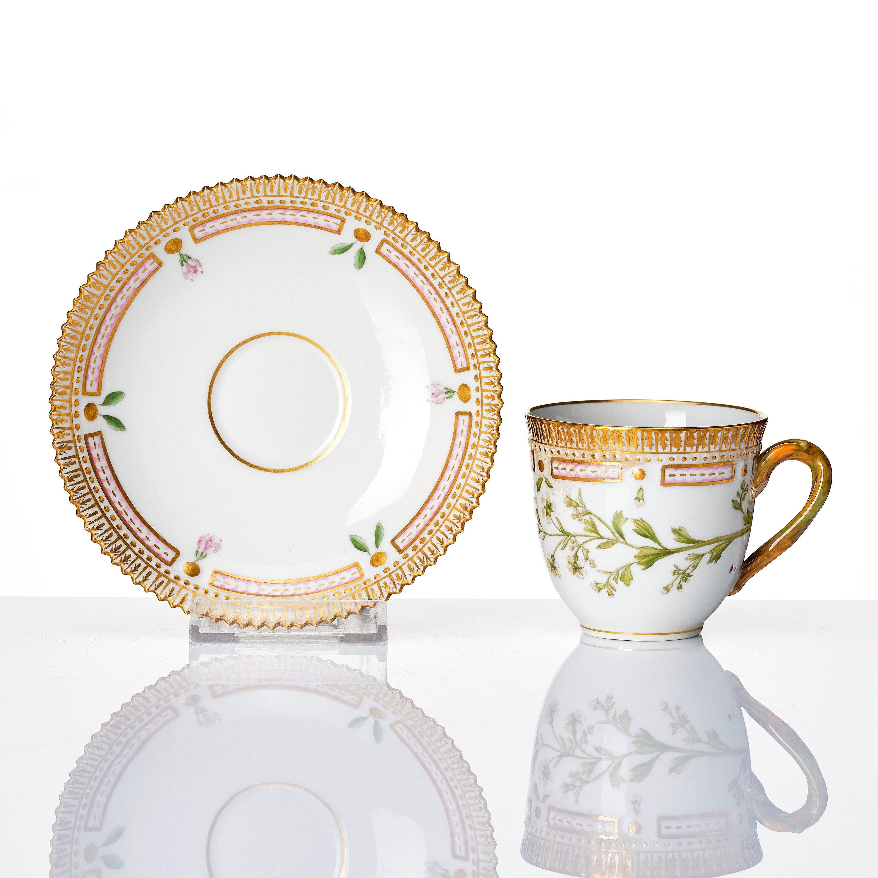 Kaffekoppar, med fat, tre stycken samt fem assietter, porslin. Royal ...