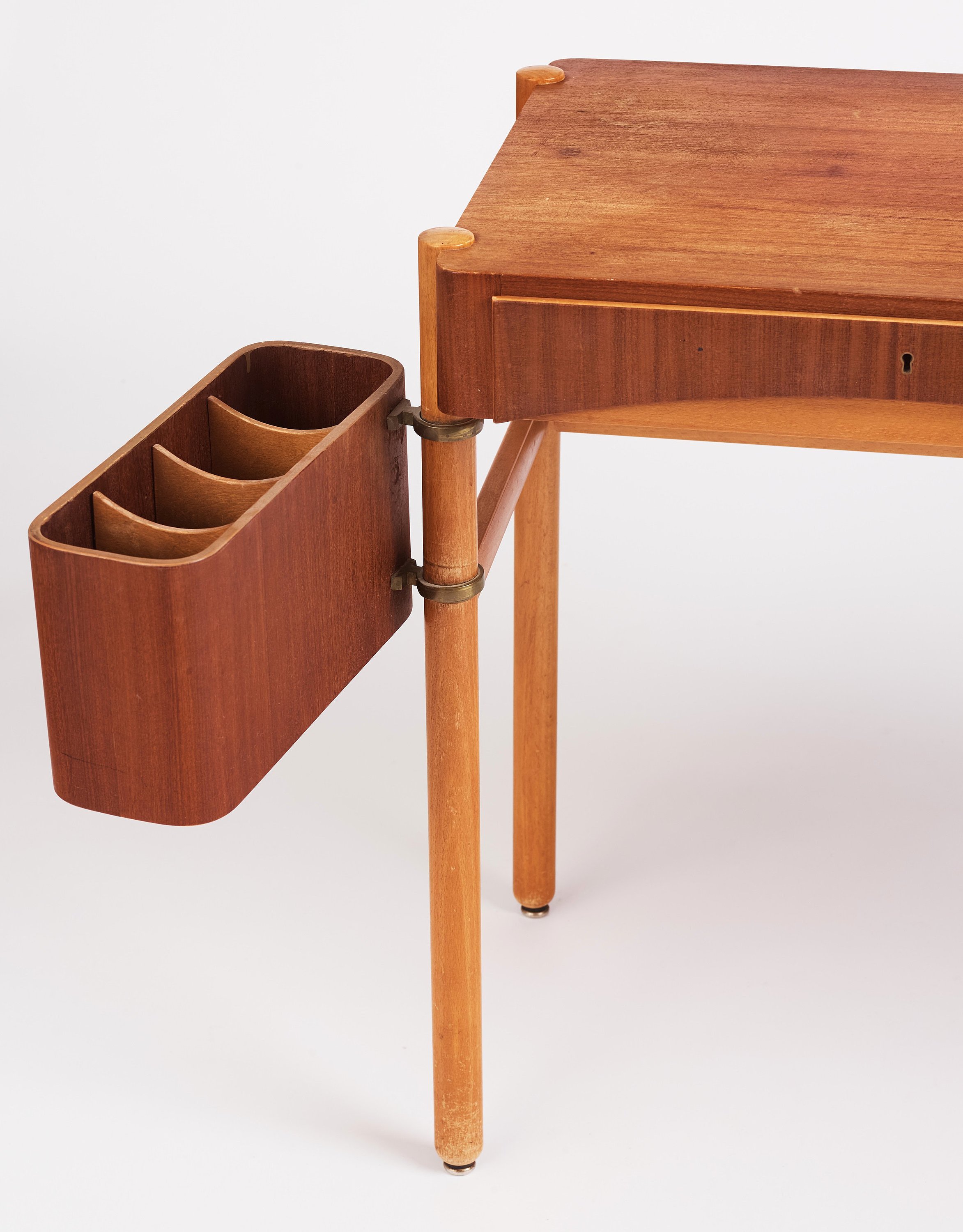 Bertil Fridhagen, sminkbord, modell "3-127, Ligrett-serien", Svenska ...