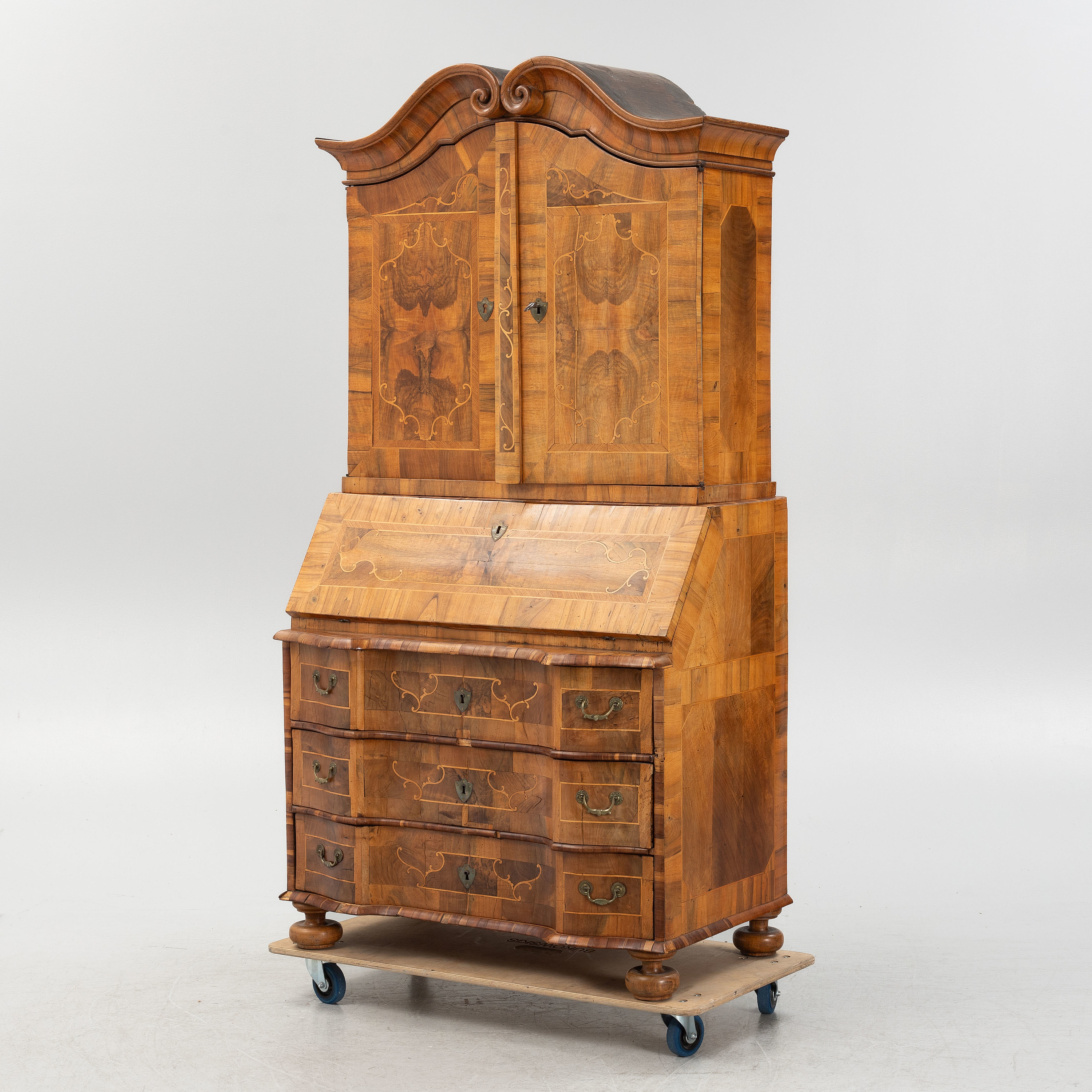 Skrivskåp, senbarock 1700-tal. - Bukowskis