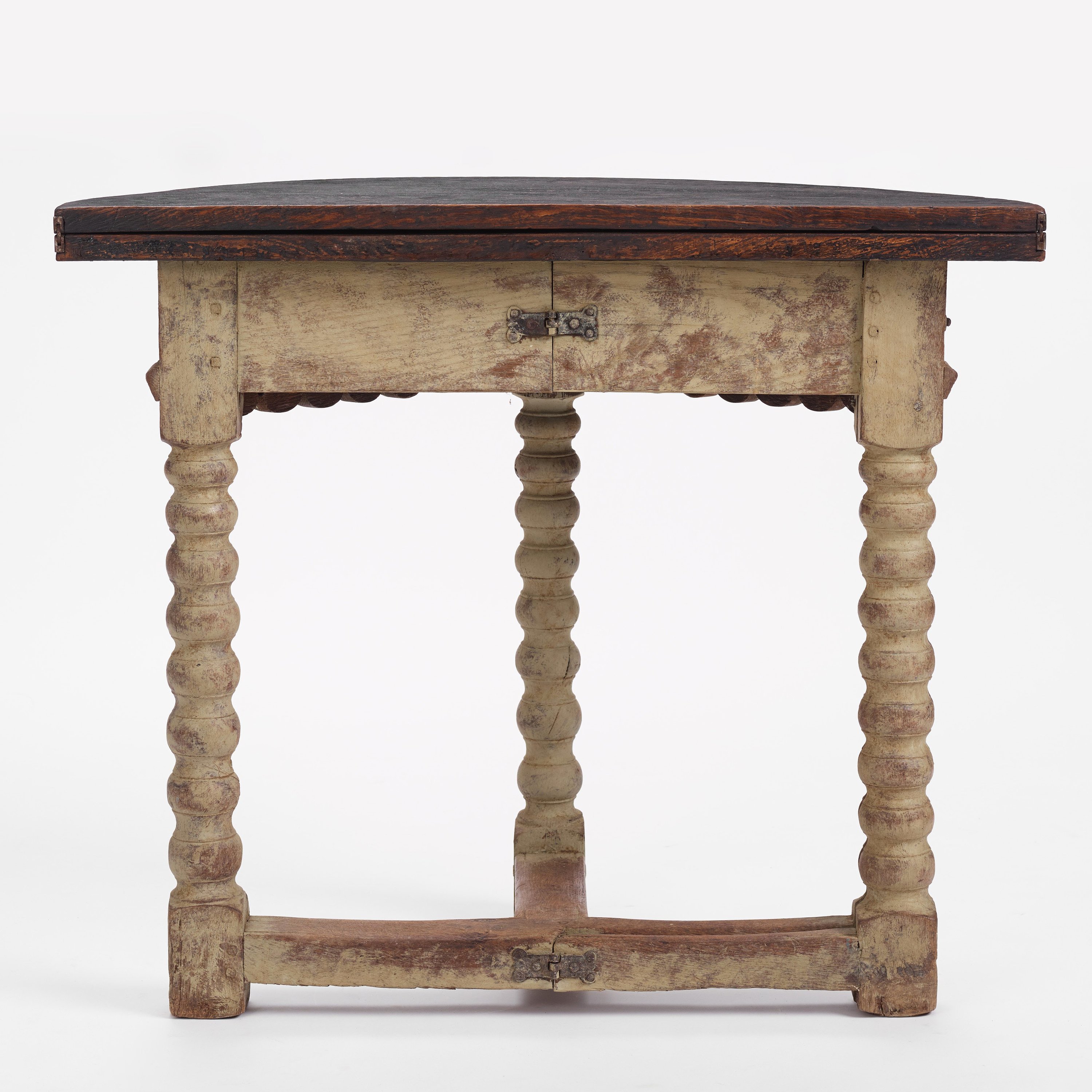 A Swedish Baroque demi lune gate-leg table, circa 1700. - Bukowskis