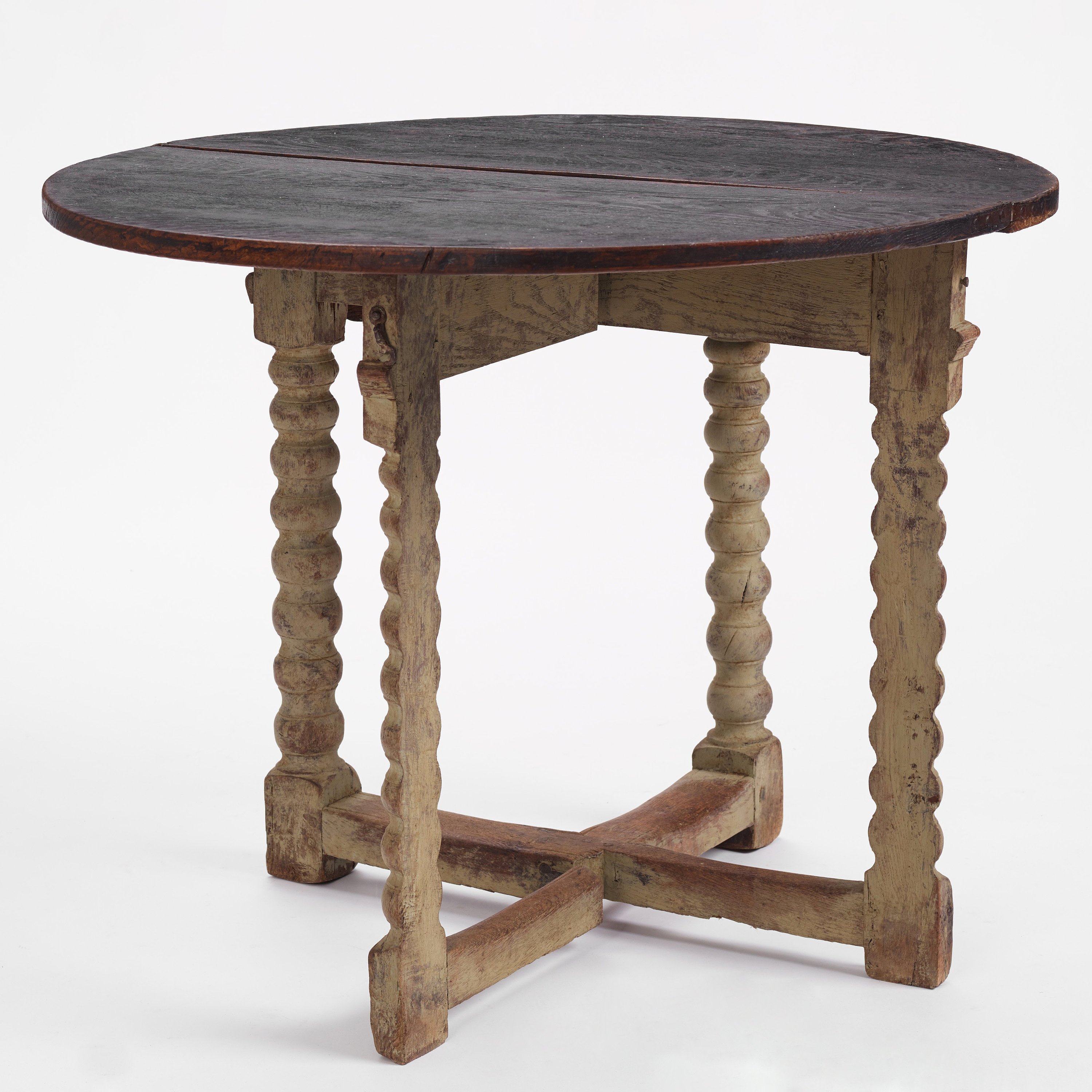 A Swedish Baroque demi lune gate-leg table, circa 1700. - Bukowskis