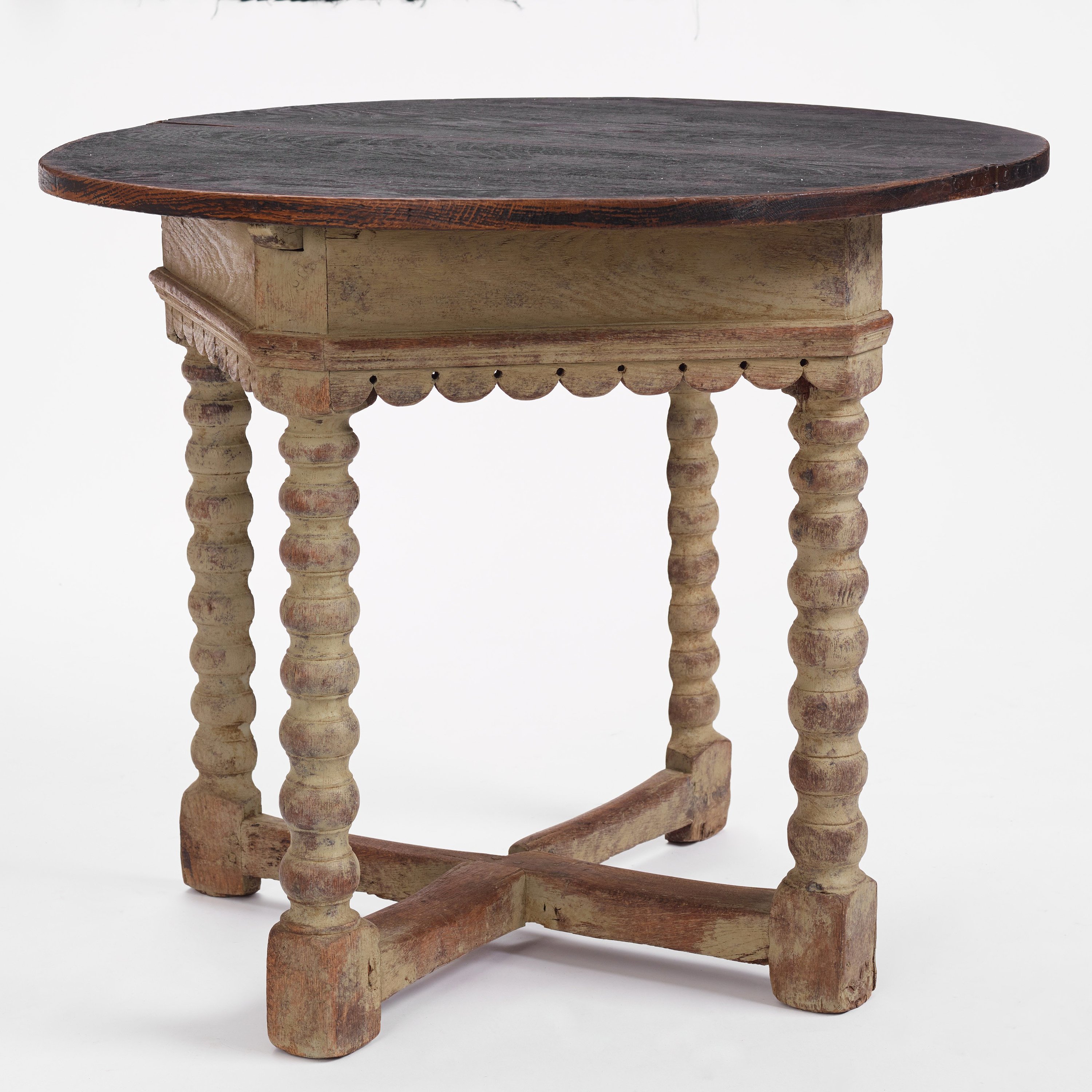A Swedish Baroque demi lune gate-leg table, circa 1700. - Bukowskis