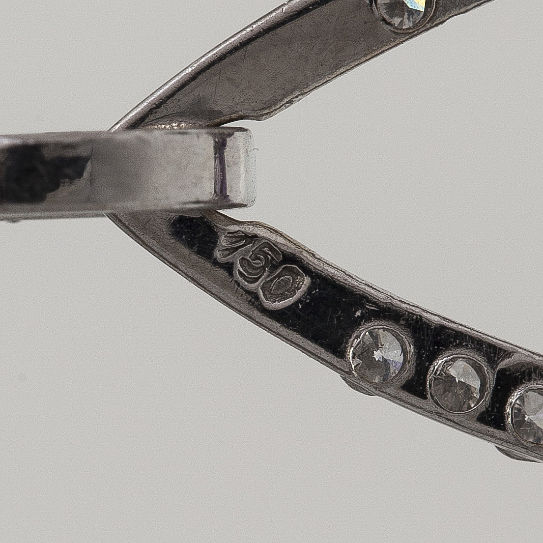 Hänge, 14K vitguld, diamanter totalt ca 0.054 ct och ametister. - Bukowskis