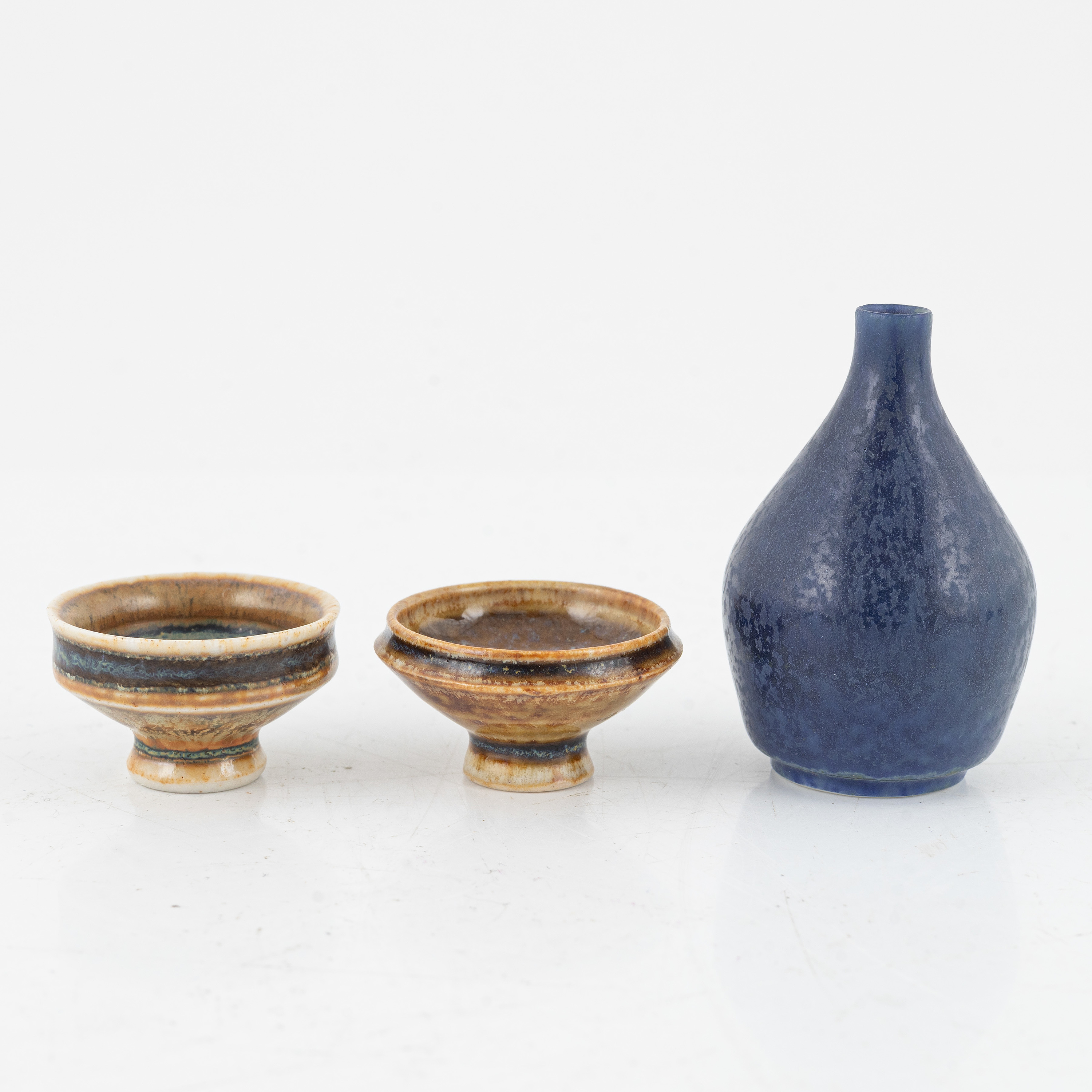 18 miniature stoneware vases and bowls, including Höganäs, Stig ...