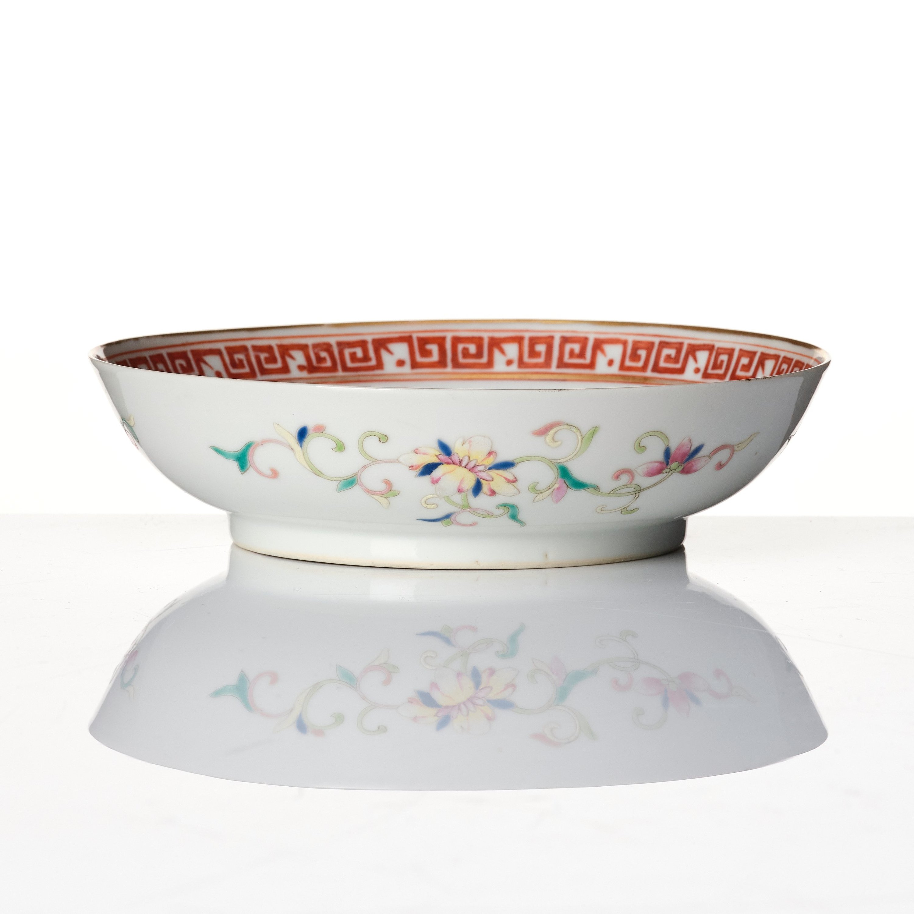 A dragon dish, late Qing dynasty/Republic. - Bukowskis