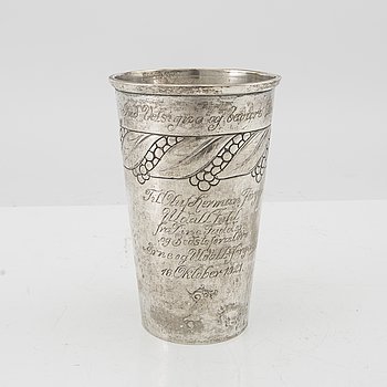 A Danish 20th century silver beaker 1920, weight 140 grams. - Bukowskis