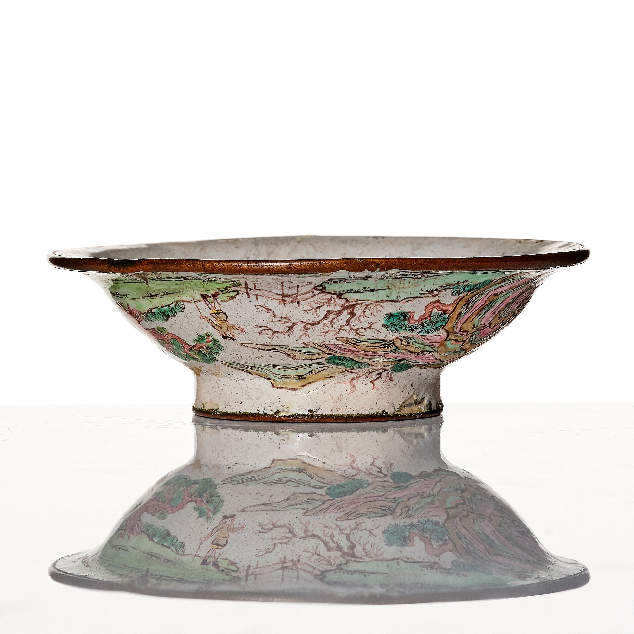 A Canton enamel bowl, Qing dynasty, 18th Century. - Bukowskis