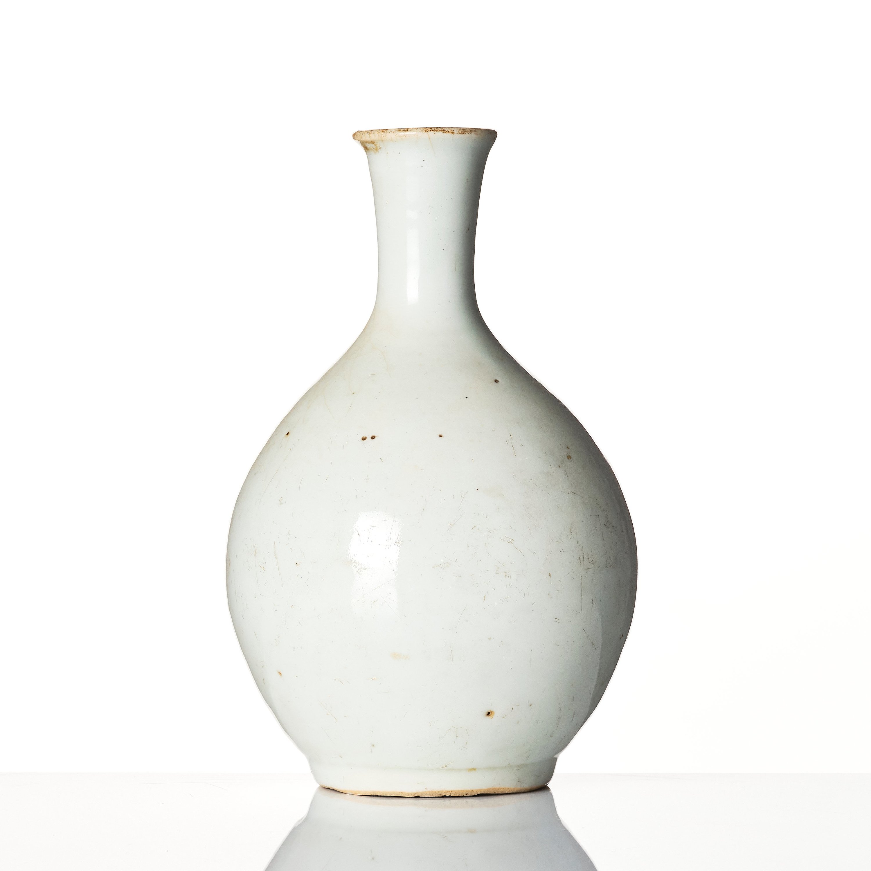 A white glazed Korean vase, Joseon (1392-1897). - Bukowskis