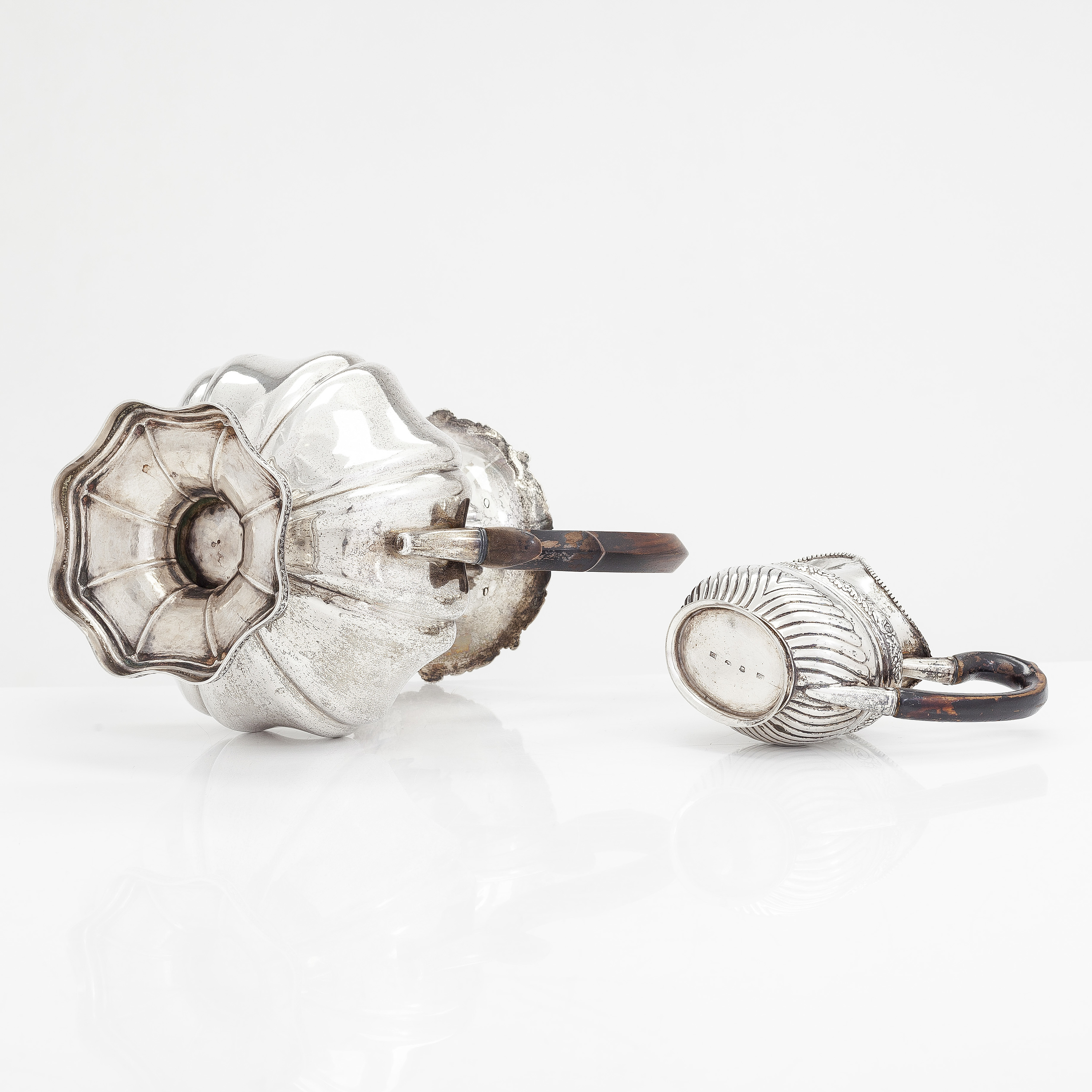 Kaffekanna, och gräddsnäcka, silver, Olof Robert Lundgren Åbo 1847 samt ...