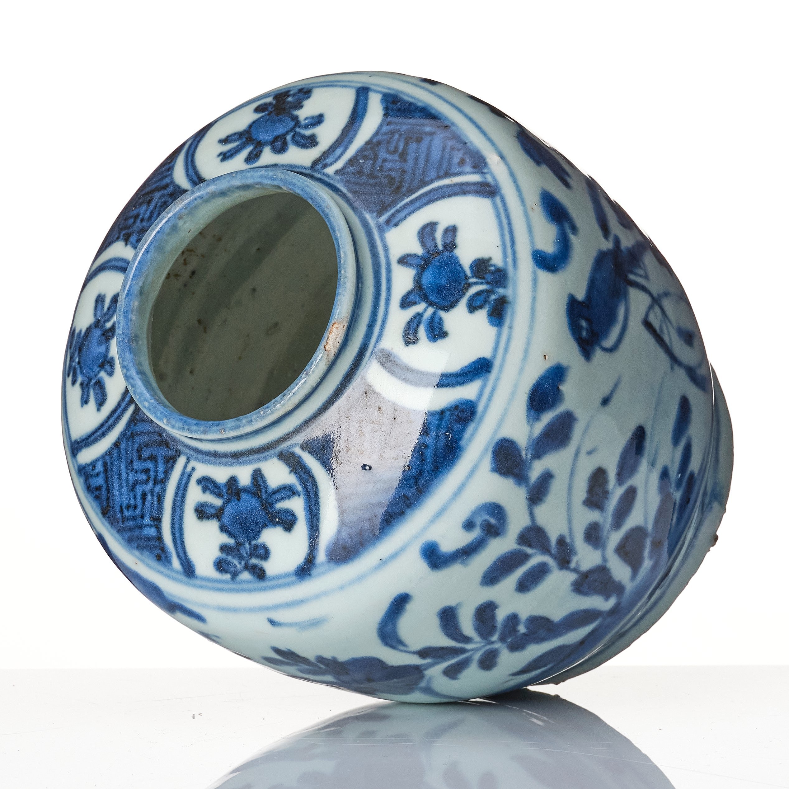 A blue and white jar, Ming dynasty (1368-1644). - Bukowskis