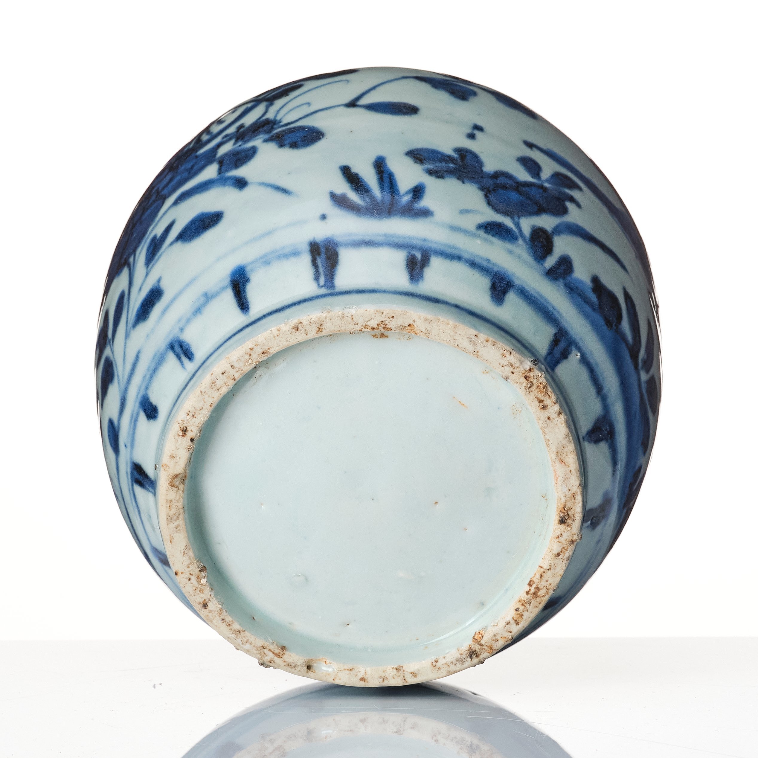 A blue and white jar, Ming dynasty (1368-1644). - Bukowskis